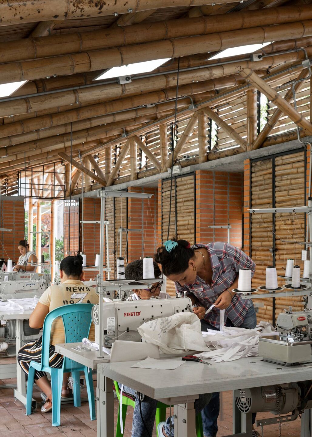 Gallery of Amairis sewing factory | ruta4 taller | Media - 13