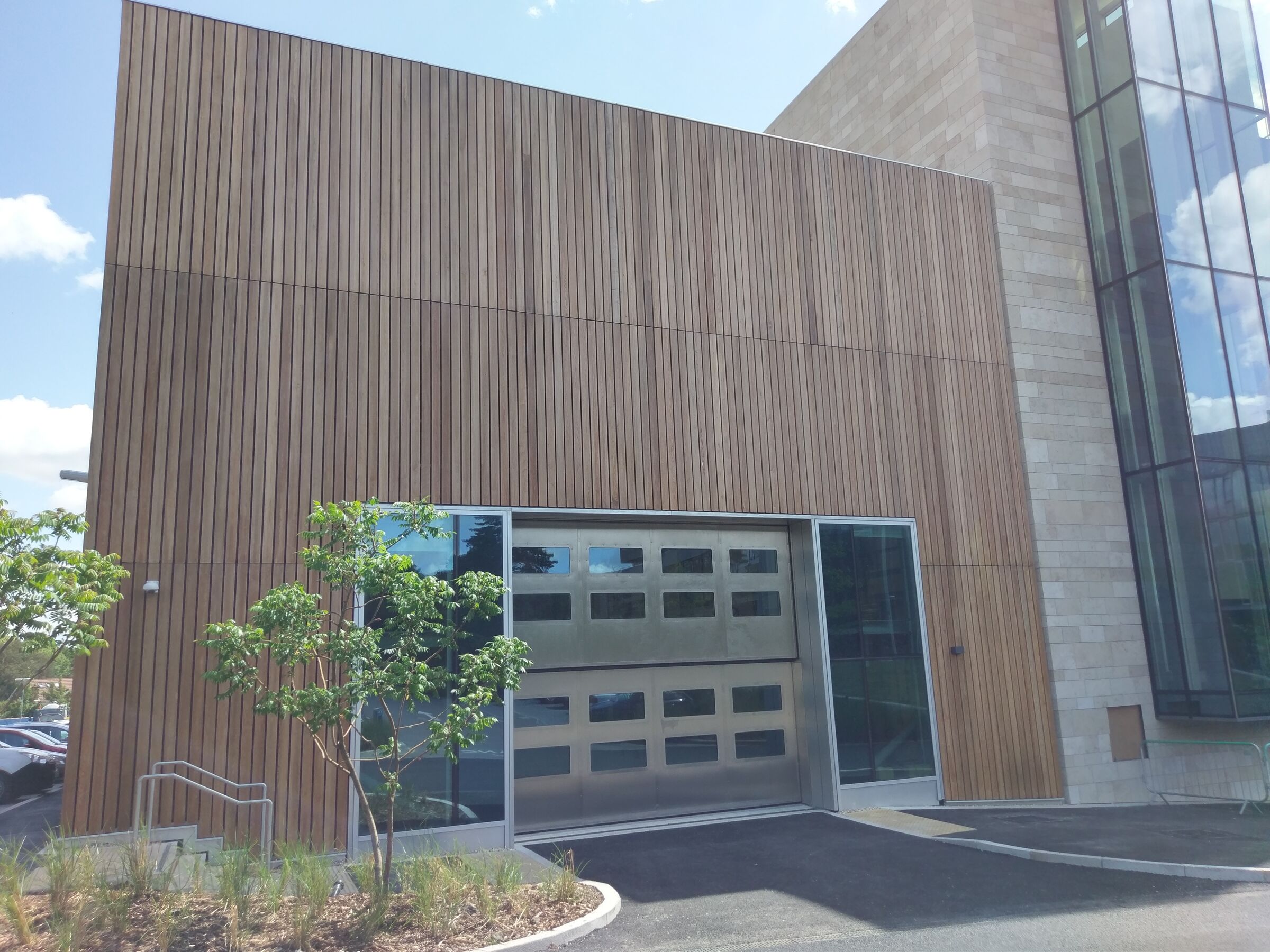 Vertical Sliding Doors da Clark Door Limited | Archello