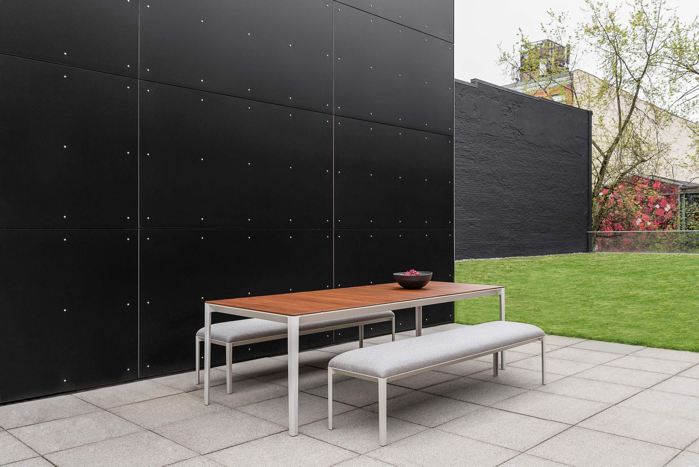 B Outdoor Able Bench by Bensen | Archello