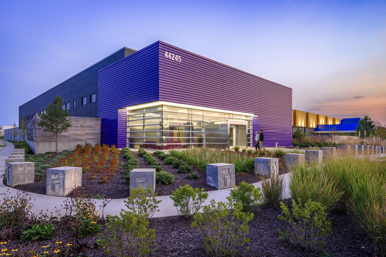 VA3 Data Center: NTT (Formerly RagingWire) | HED | Archello