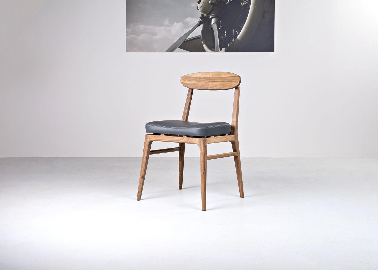 Labor Chair by HOOKL und STOOL | Archello