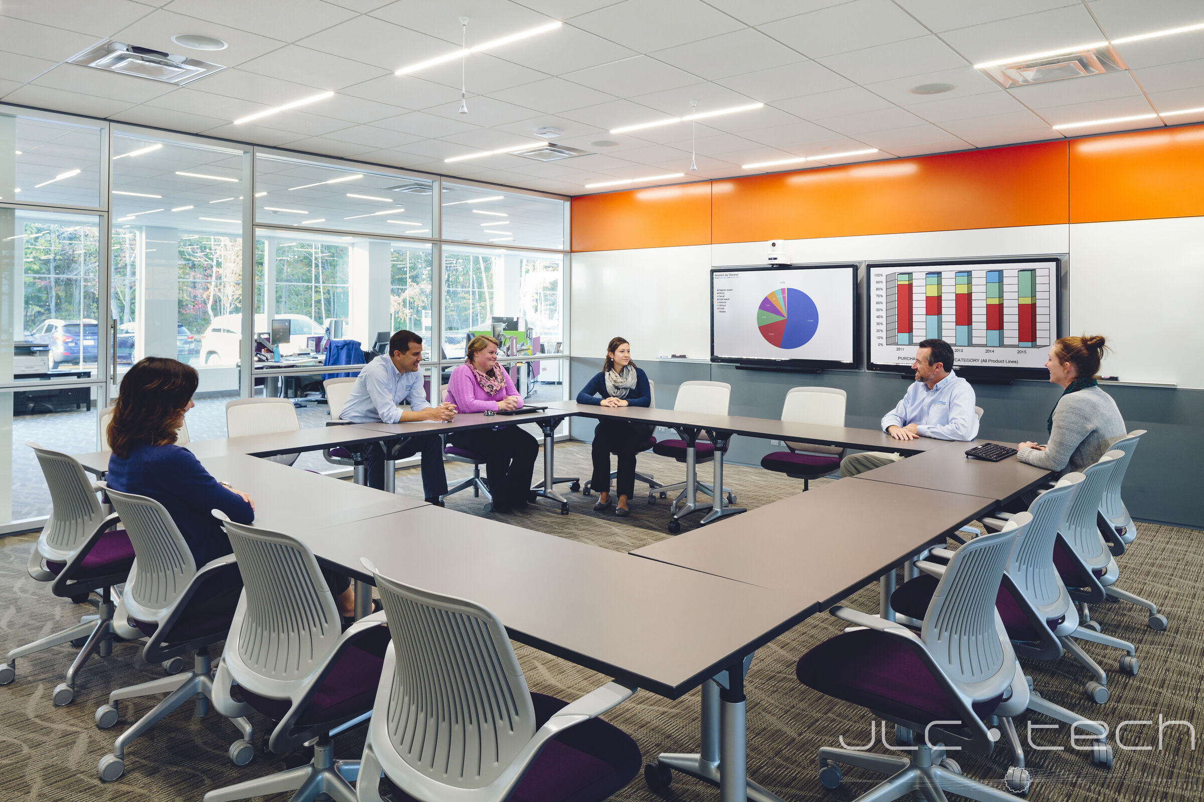 Discover Linear lighting Banks Design Ideas and Pictures | Archello