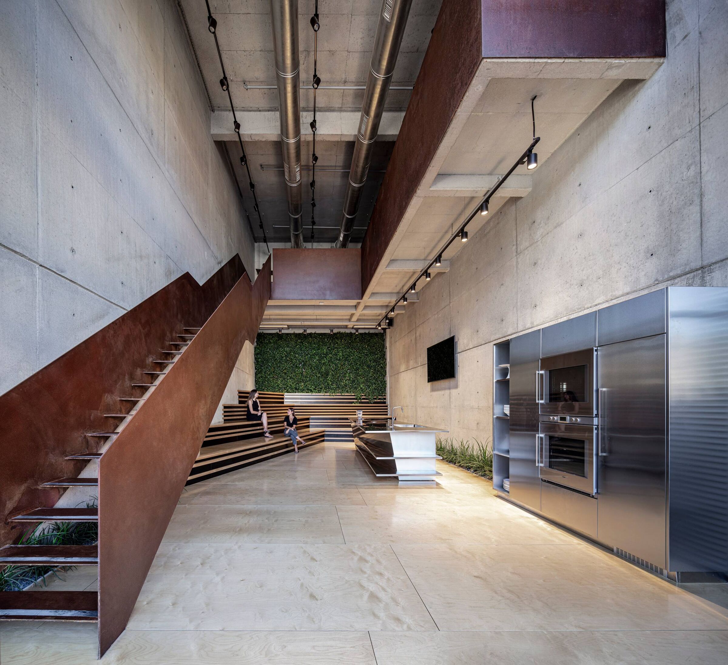 OIG Showroom | Tal Goldsmith Fish | Archello