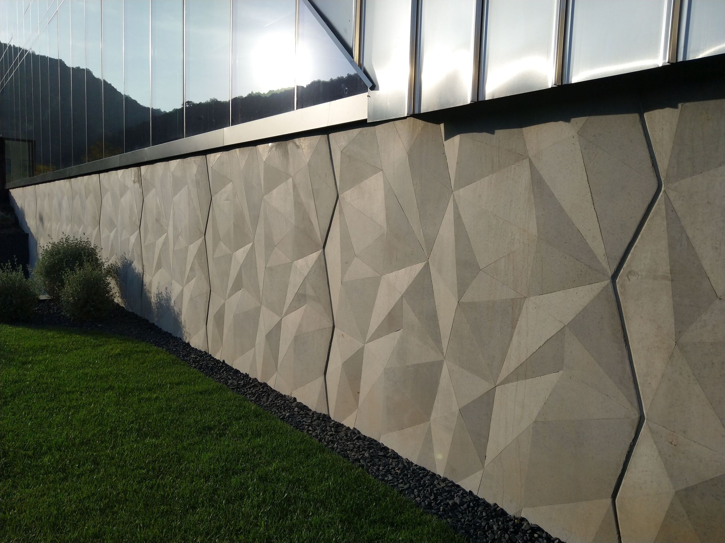 ROCK-EFFECT COVERING PANEL by Pellizzari Building Prefabbricati | Archello