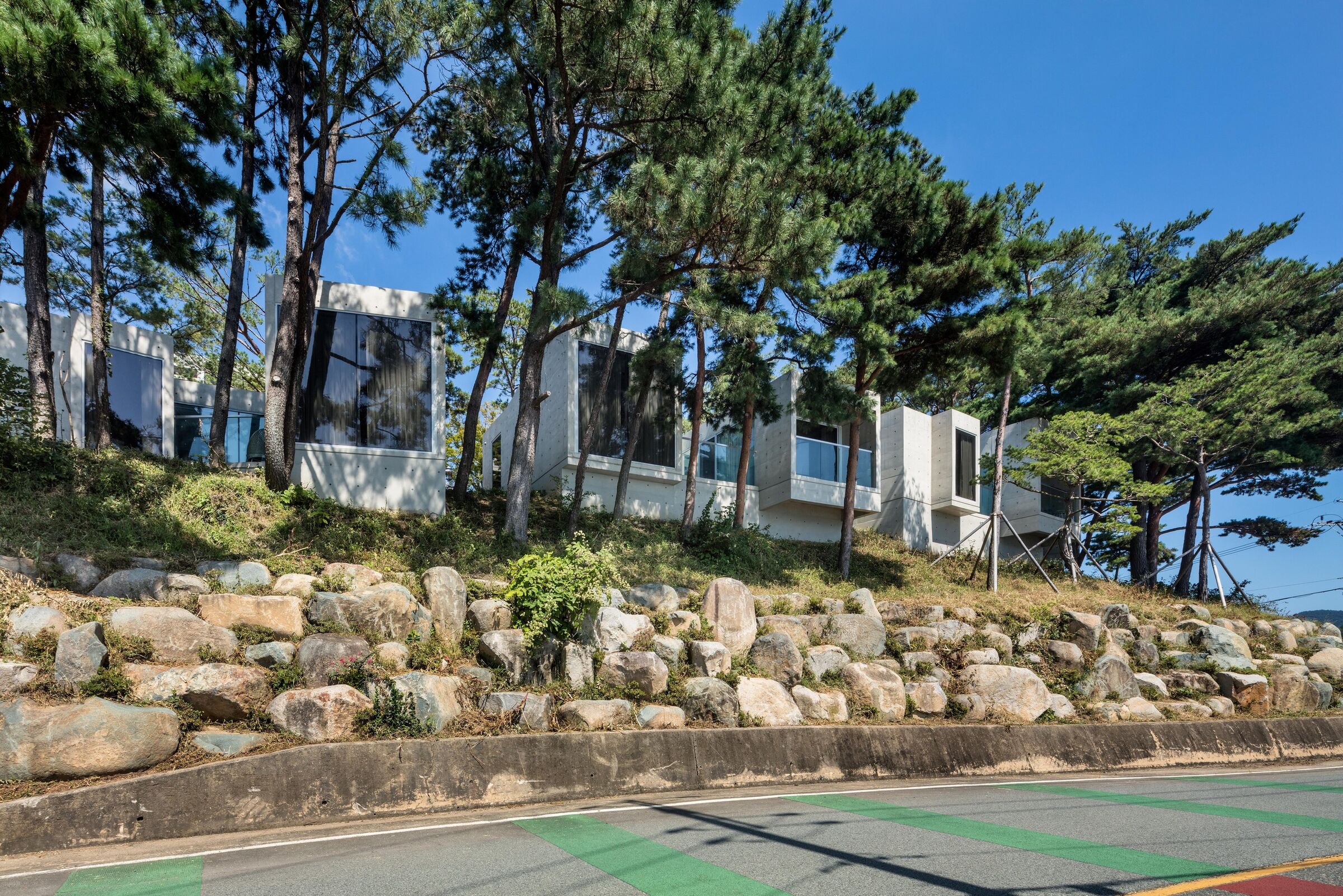 Merry Monarch Marina Club Pool Villas | Superstring Architecture | Archello