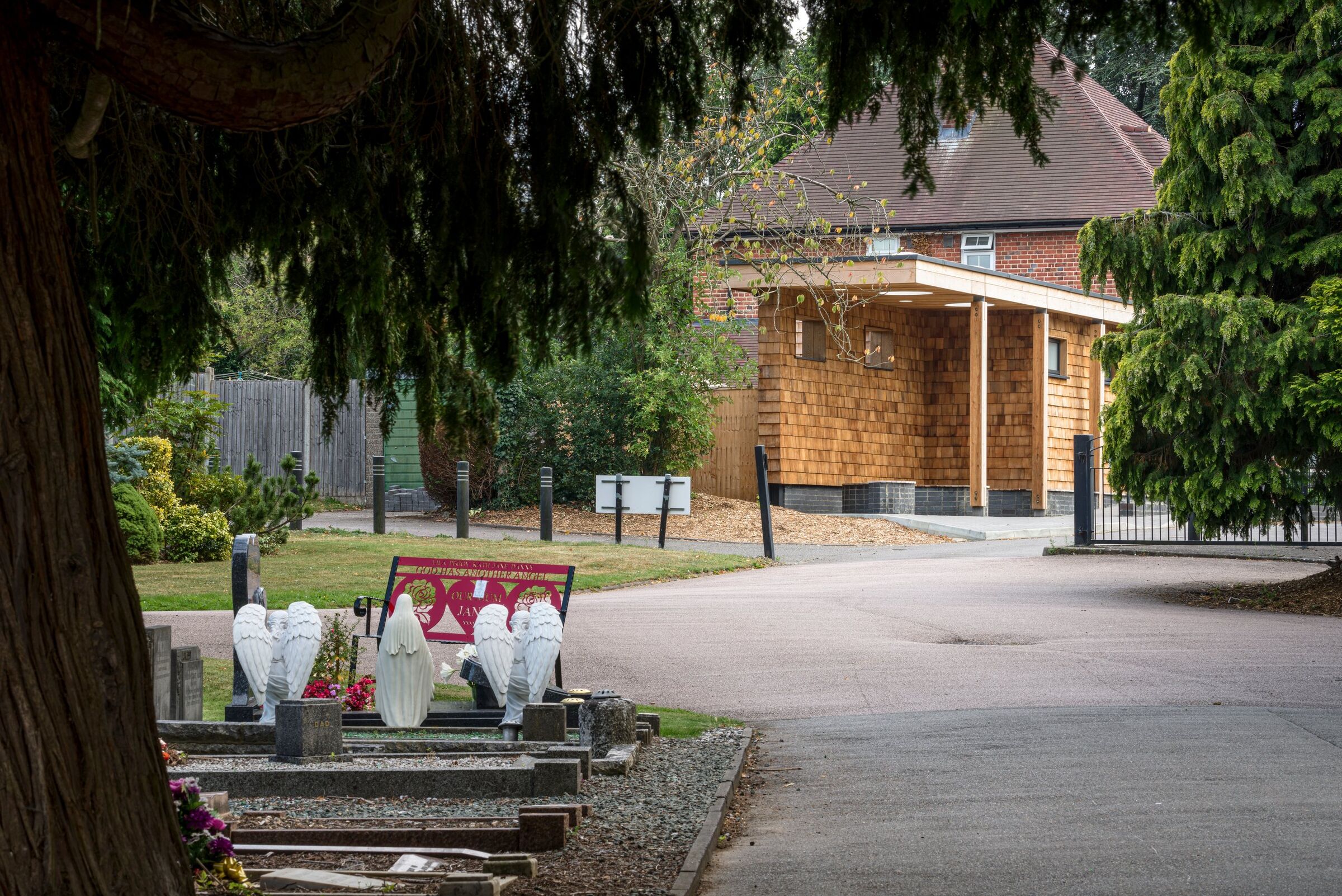 Gallery of Mourners Lodge at North Watford Cemetery | John Puttick ...