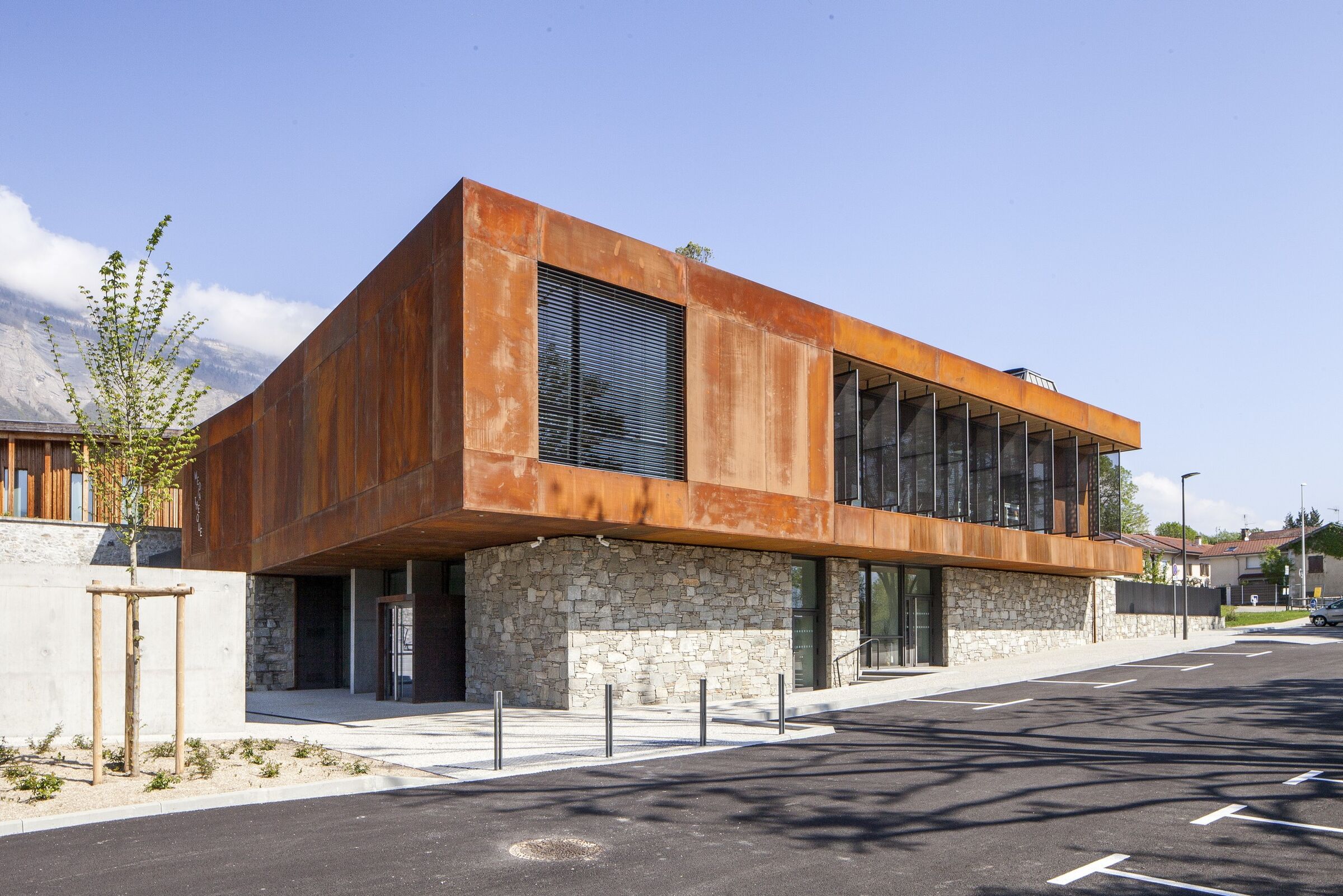 Multimedia library | Chapuis Royer architectes | Archello