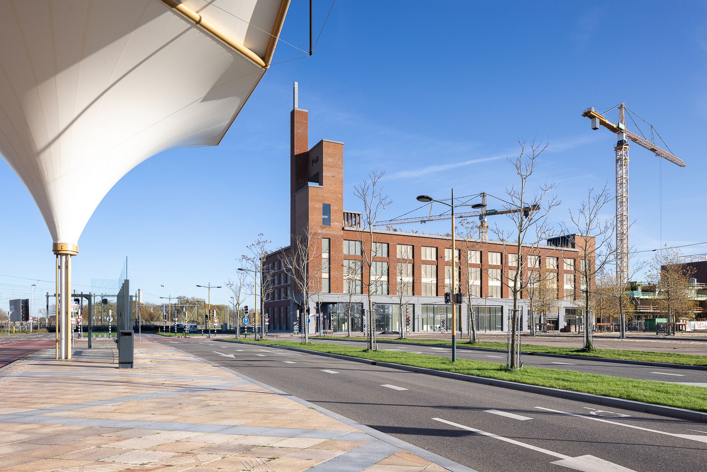 MULTI-STOREY CAR PARK LEIDSCHE RIJN CENTRUM | Zecc Architecten | Archello