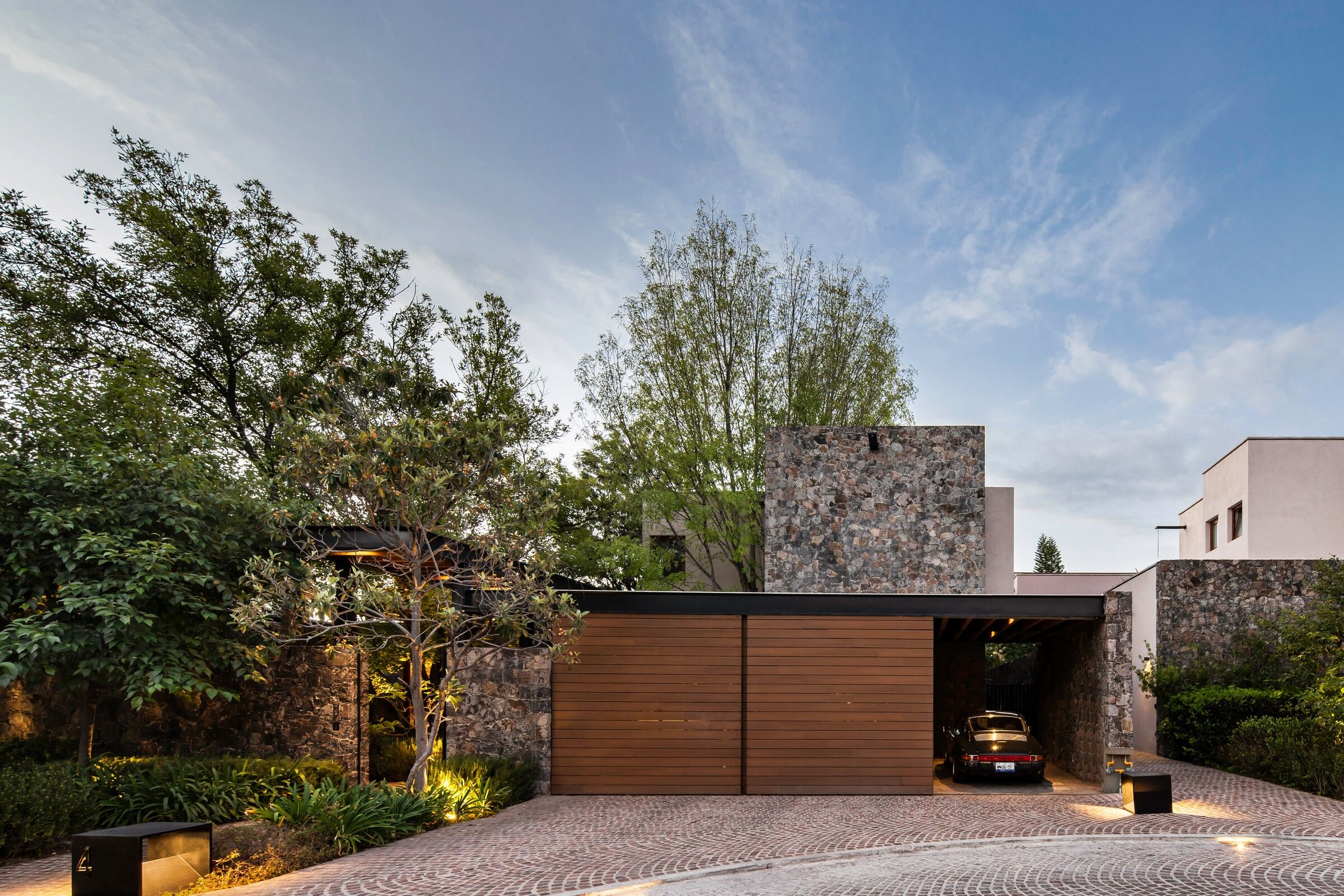 SR House | ARQLABS | Archello