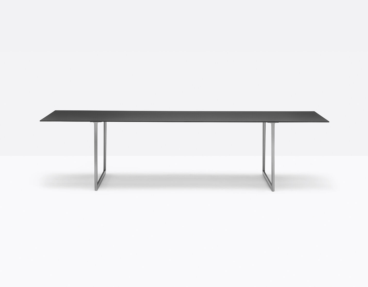 TOA TABLE by PEDRALI | Archello