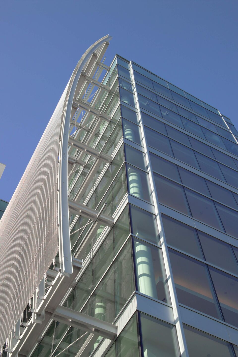 Discover Metal mesh cladding Hospitals Design Ideas and Pictures | Archello