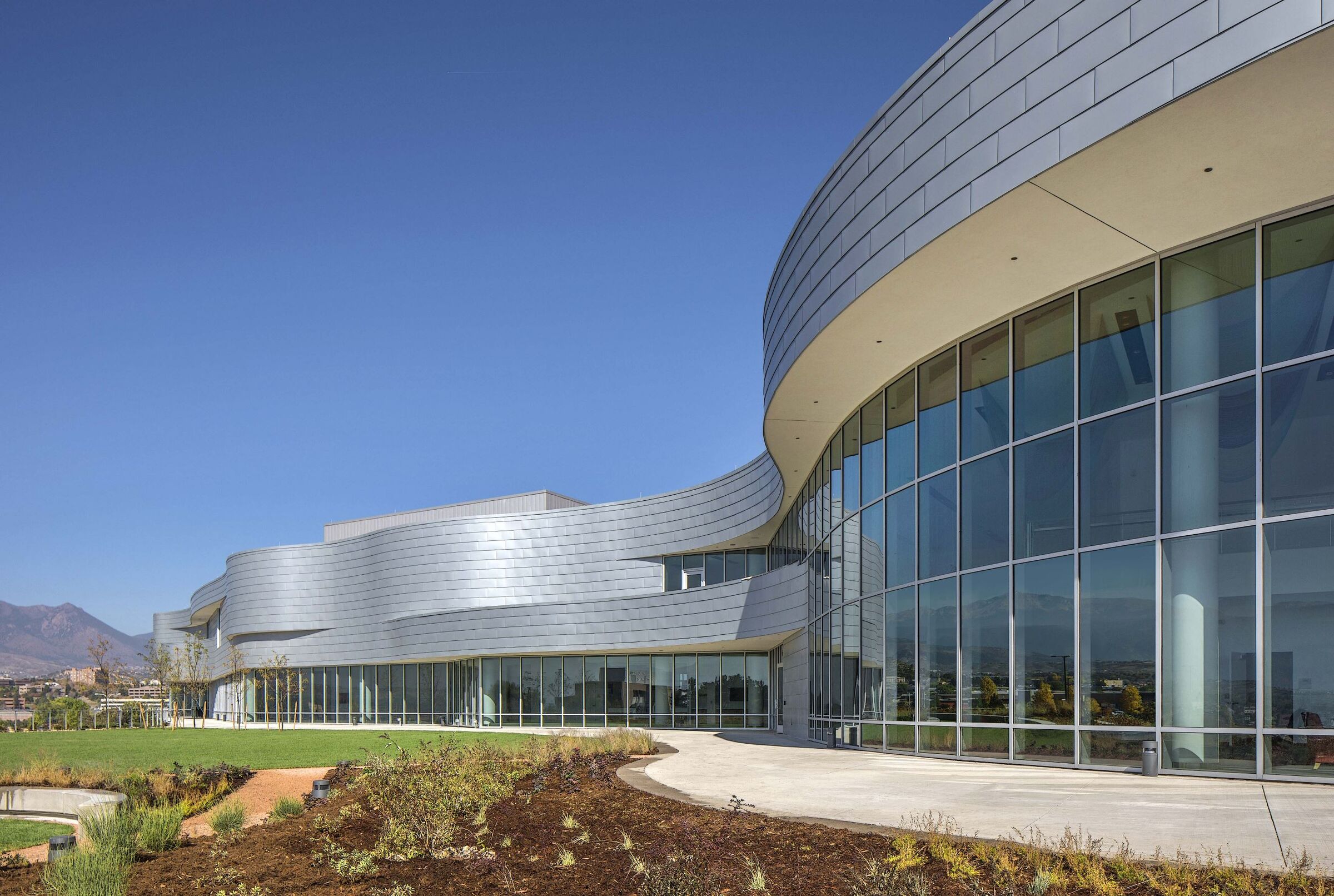 Solarban® 90 Solar Control Low‑E Glass par {marque} | Archello