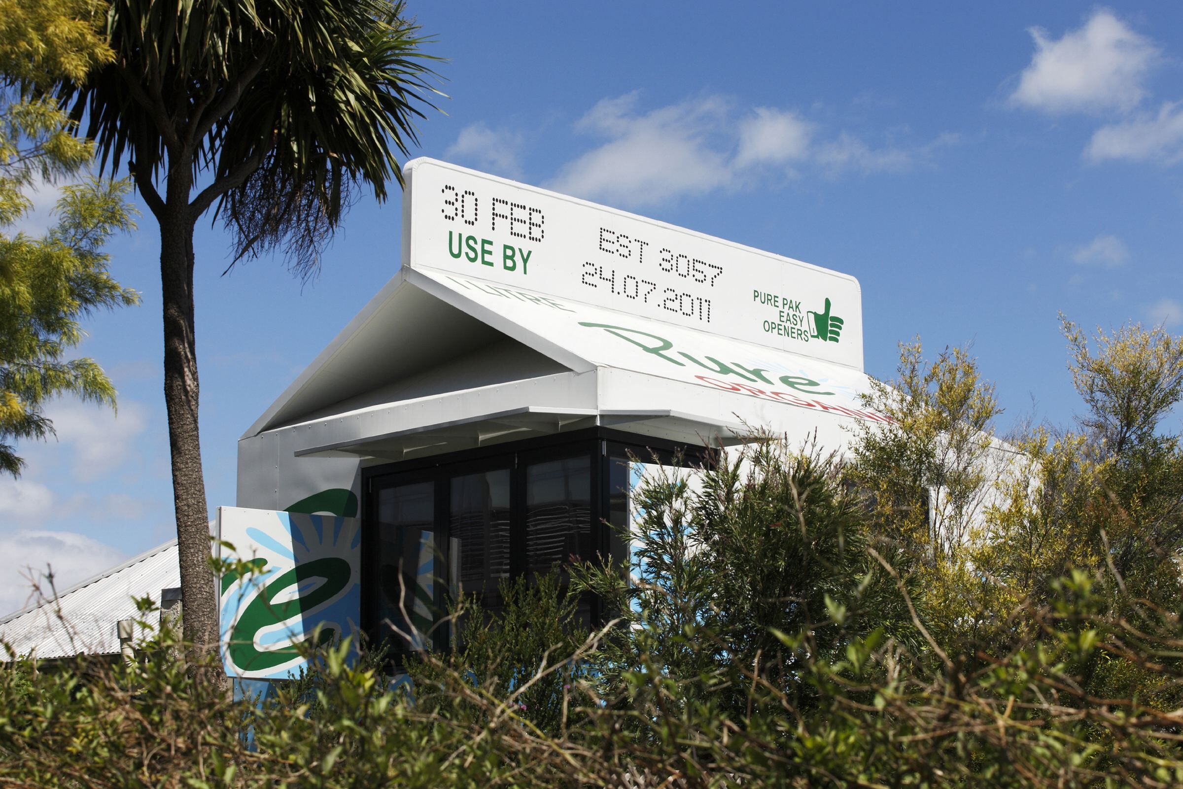 The Milk Carton house extension | Simon and Freda Thornton Architects ...