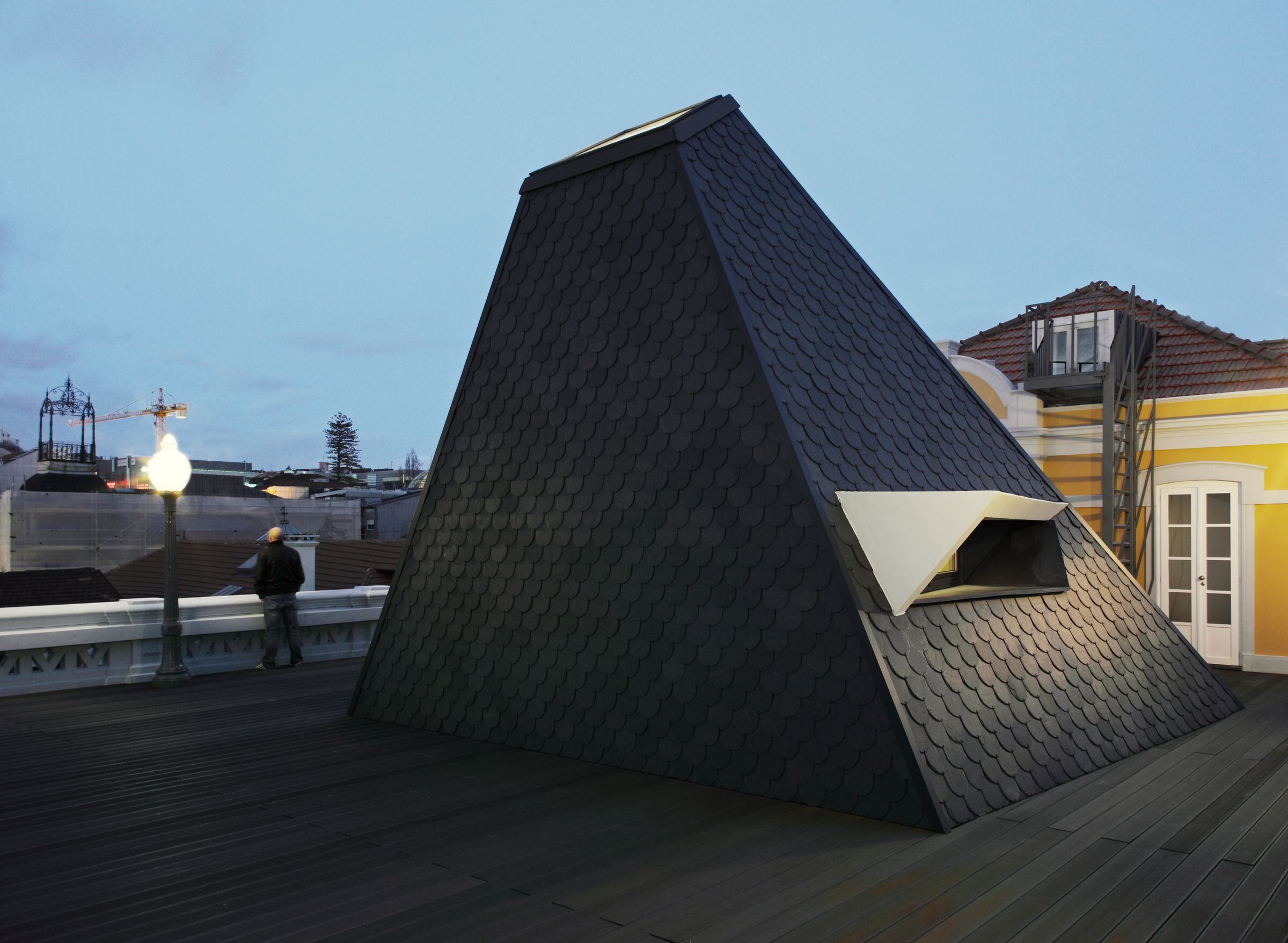 The Black Tower | COR arquitectos | Archello