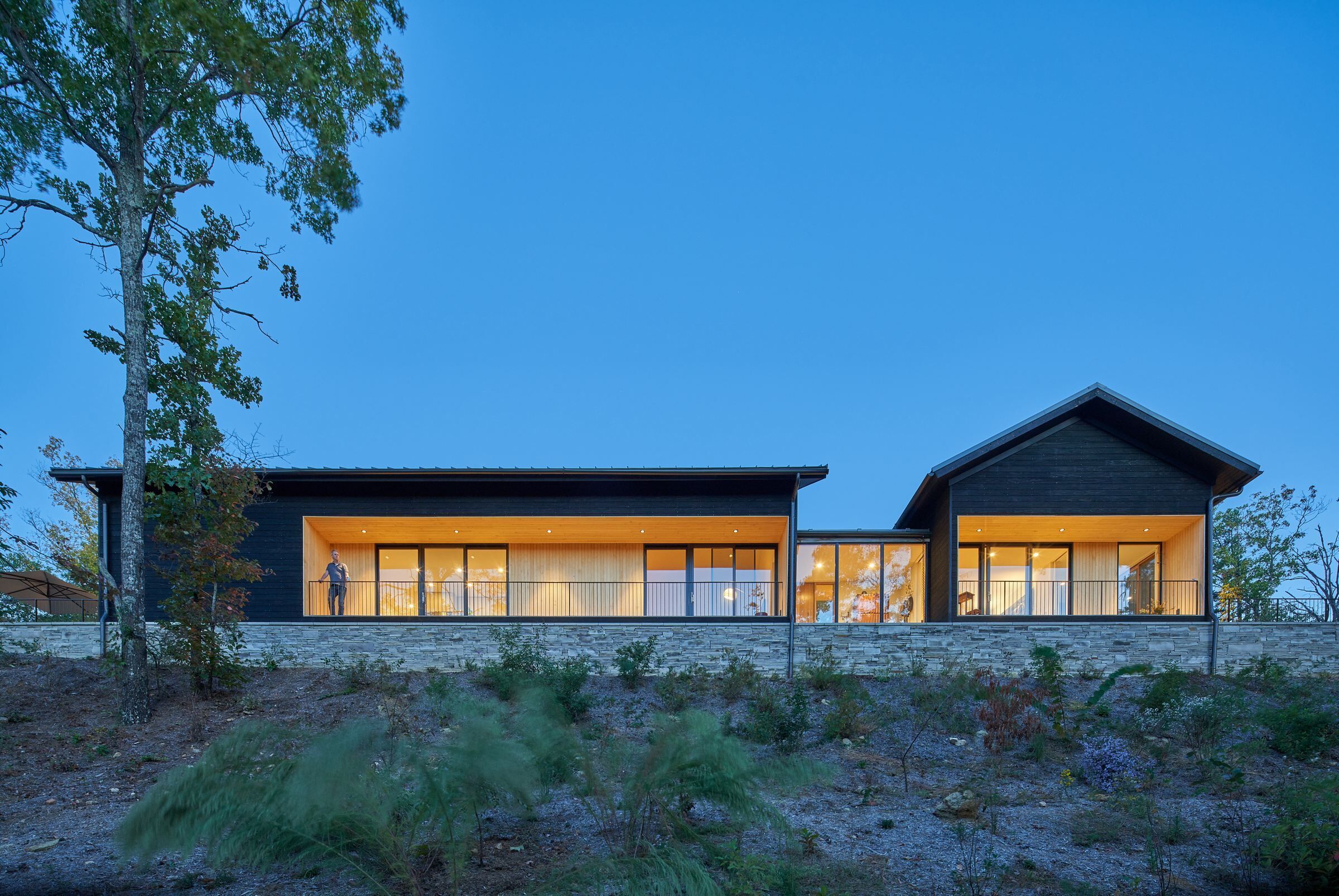 Tennessee mountain house inspired by Japanese form and aesthetics ...