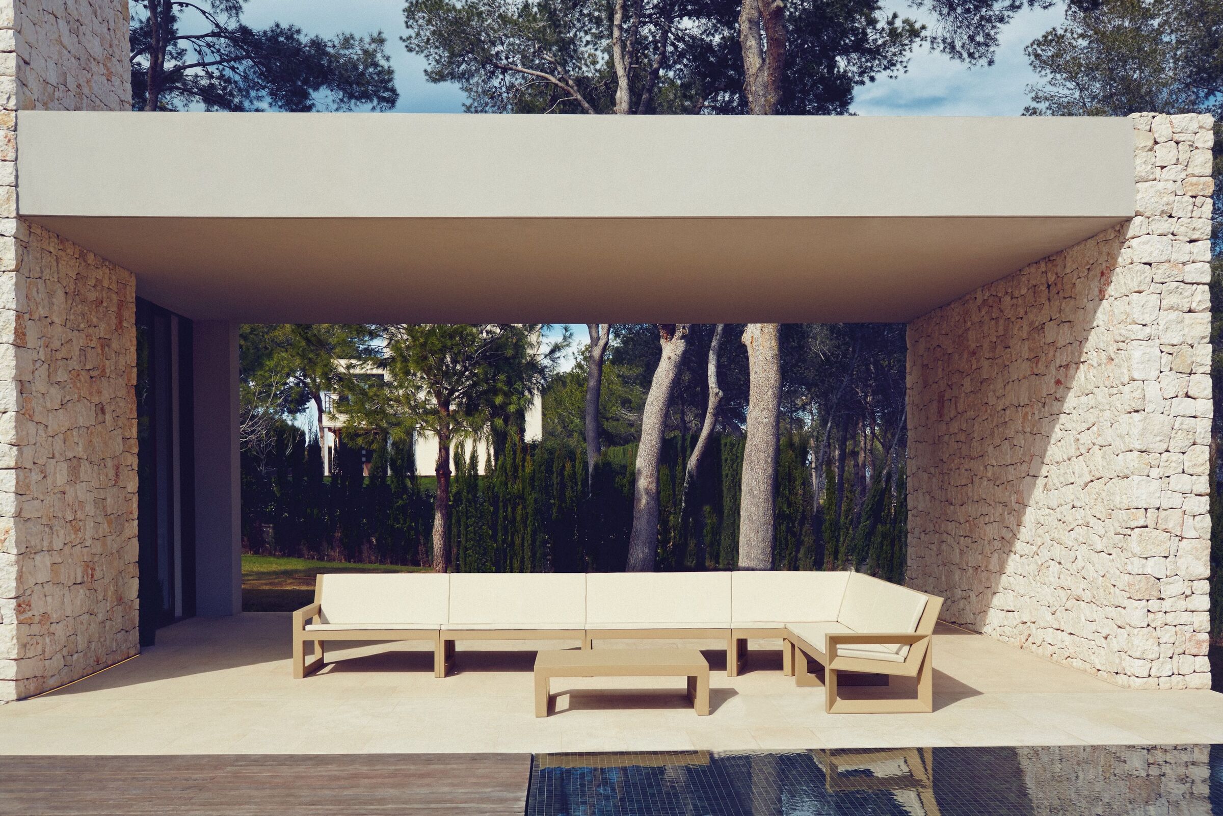 Frame coffee table by Vondom | Archello