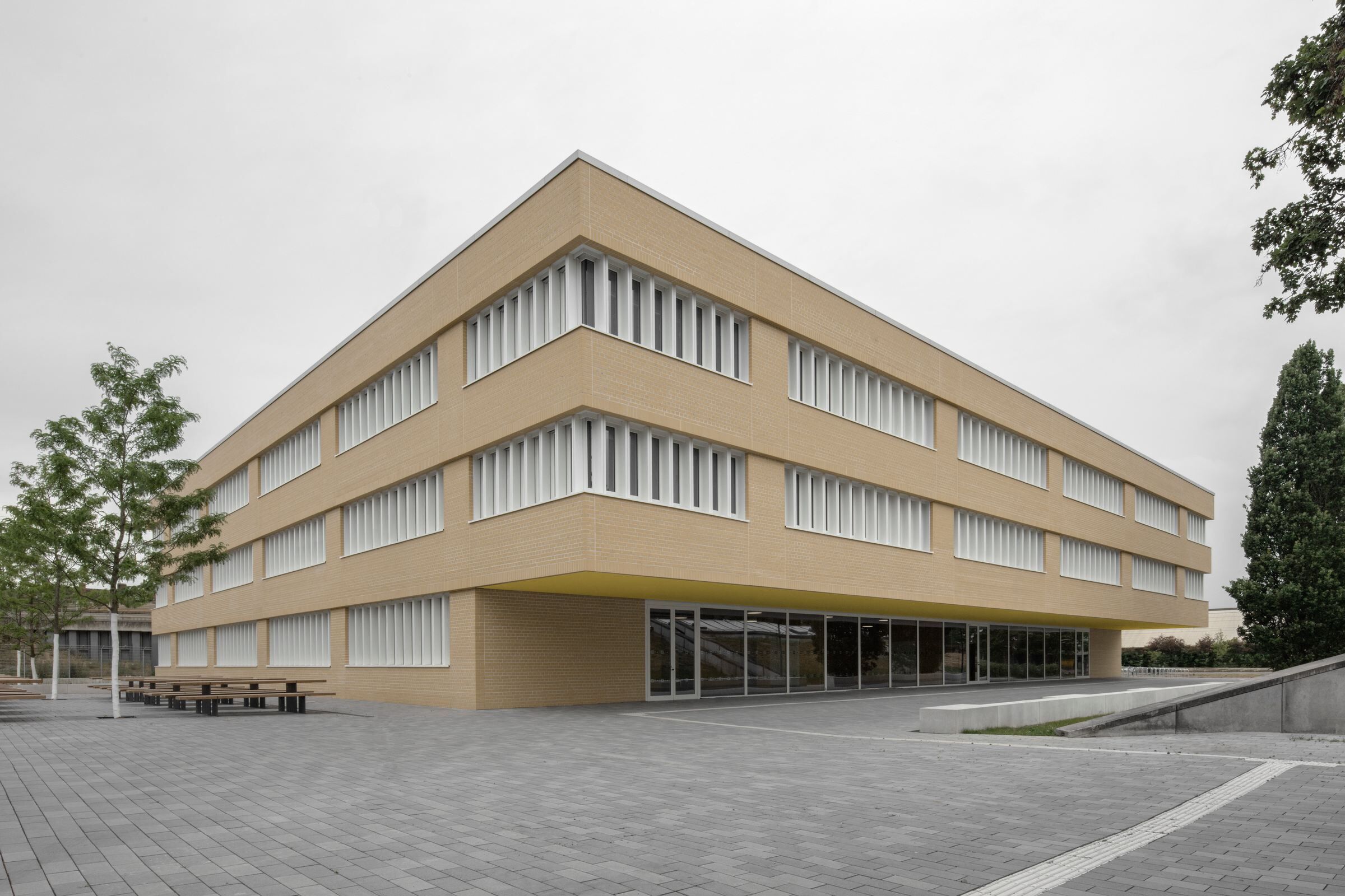 Hochschule Hannover subtly reinterprets its campus context | Archello