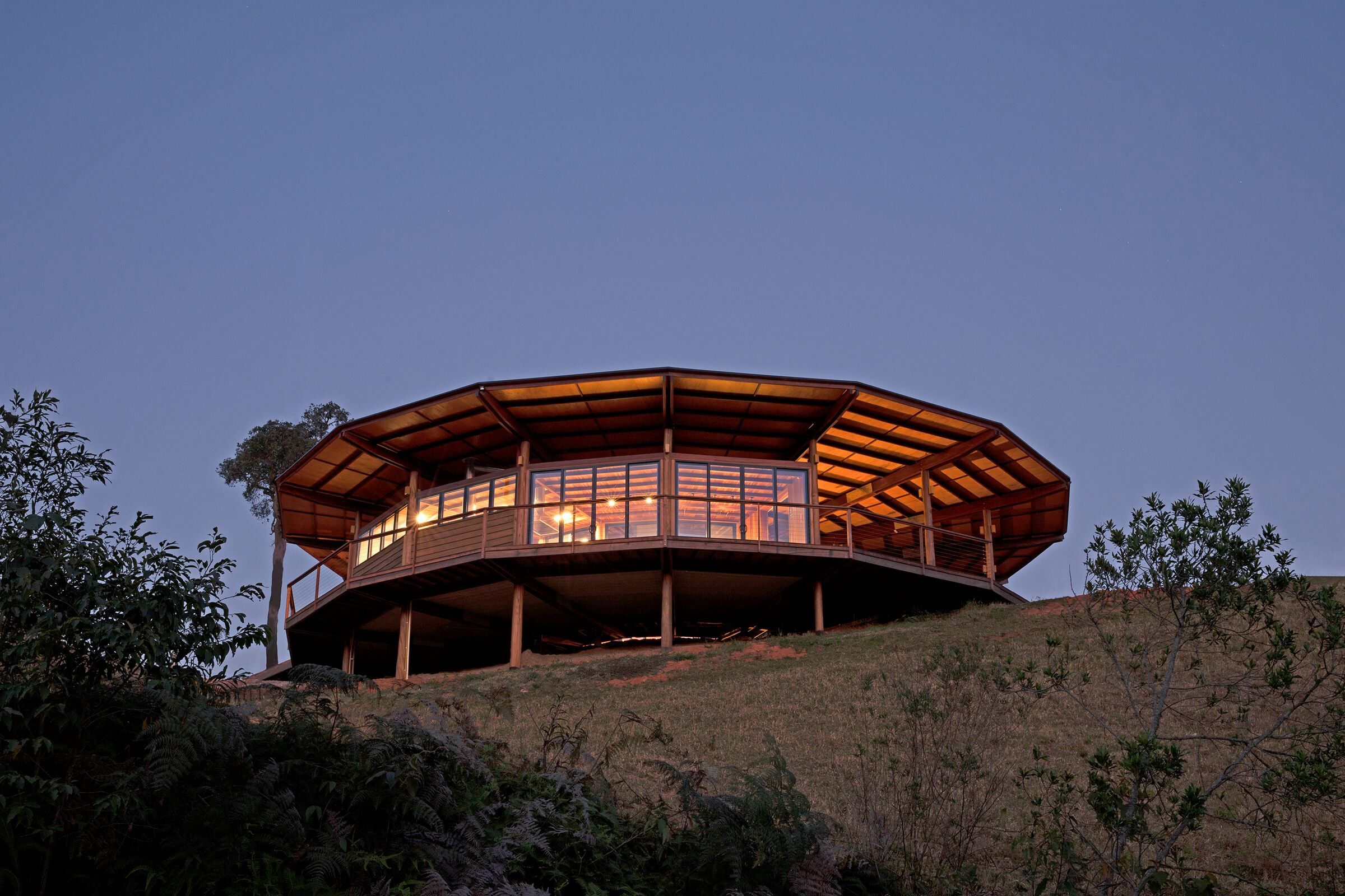 Round Timber Restaurant in Monteiro Lobato | Metamoorfose Studio | Archello