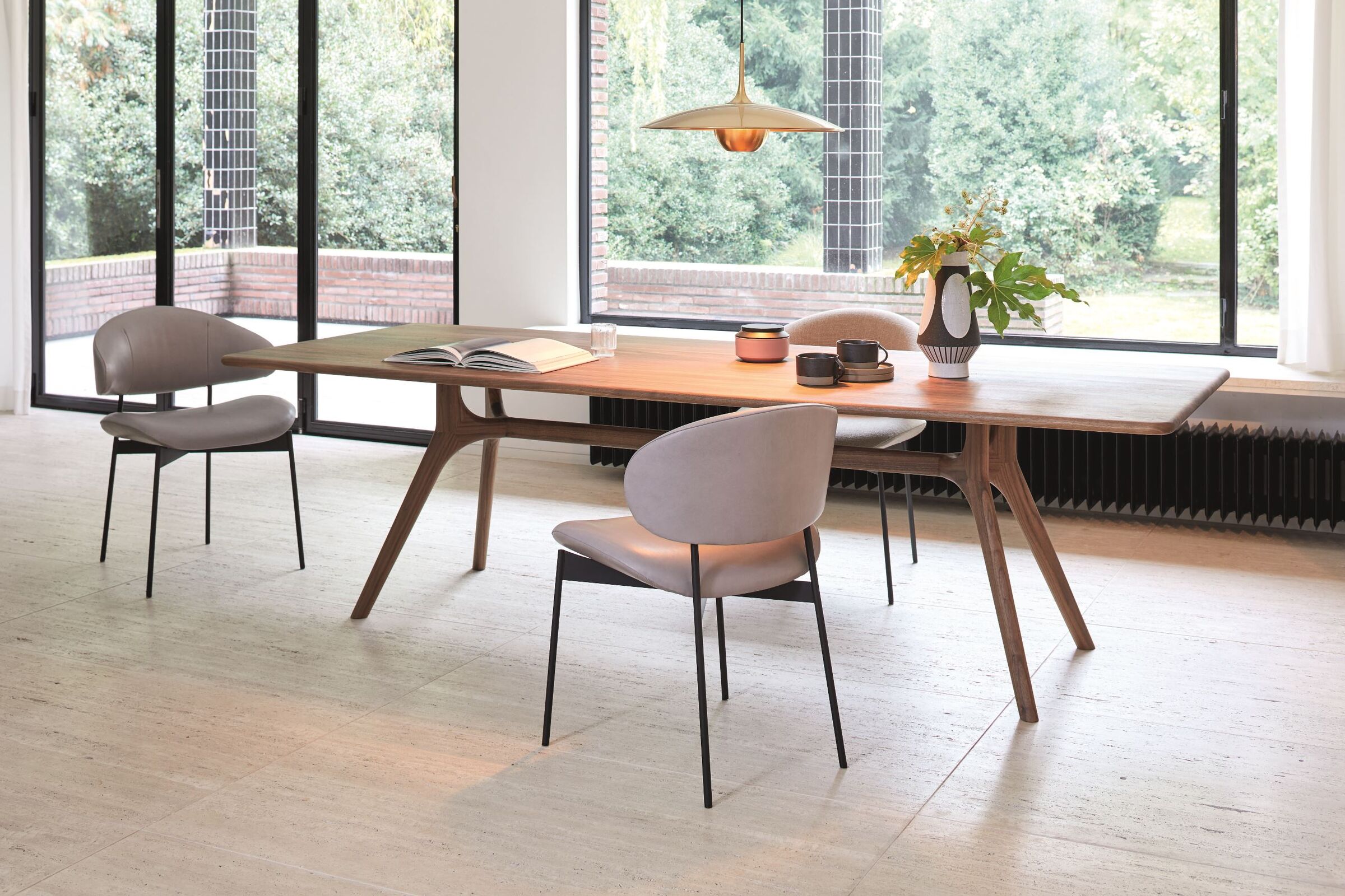 NIL Table por More | Archello
