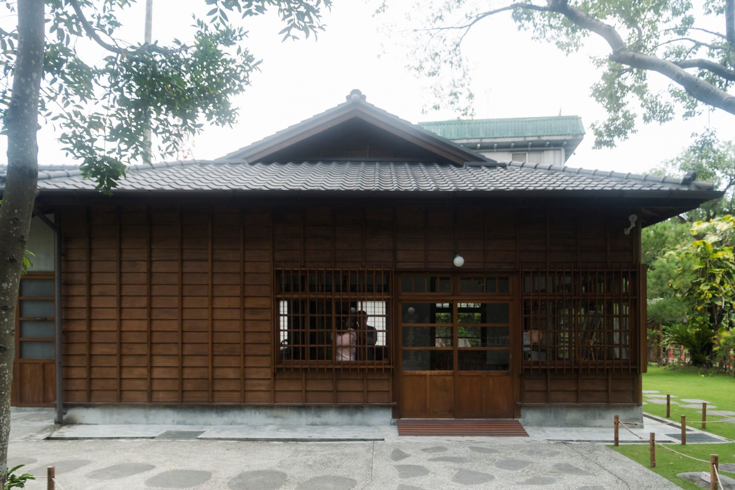 323 solo exhibition | Cheng Tsung FENG Design Studio | Archello