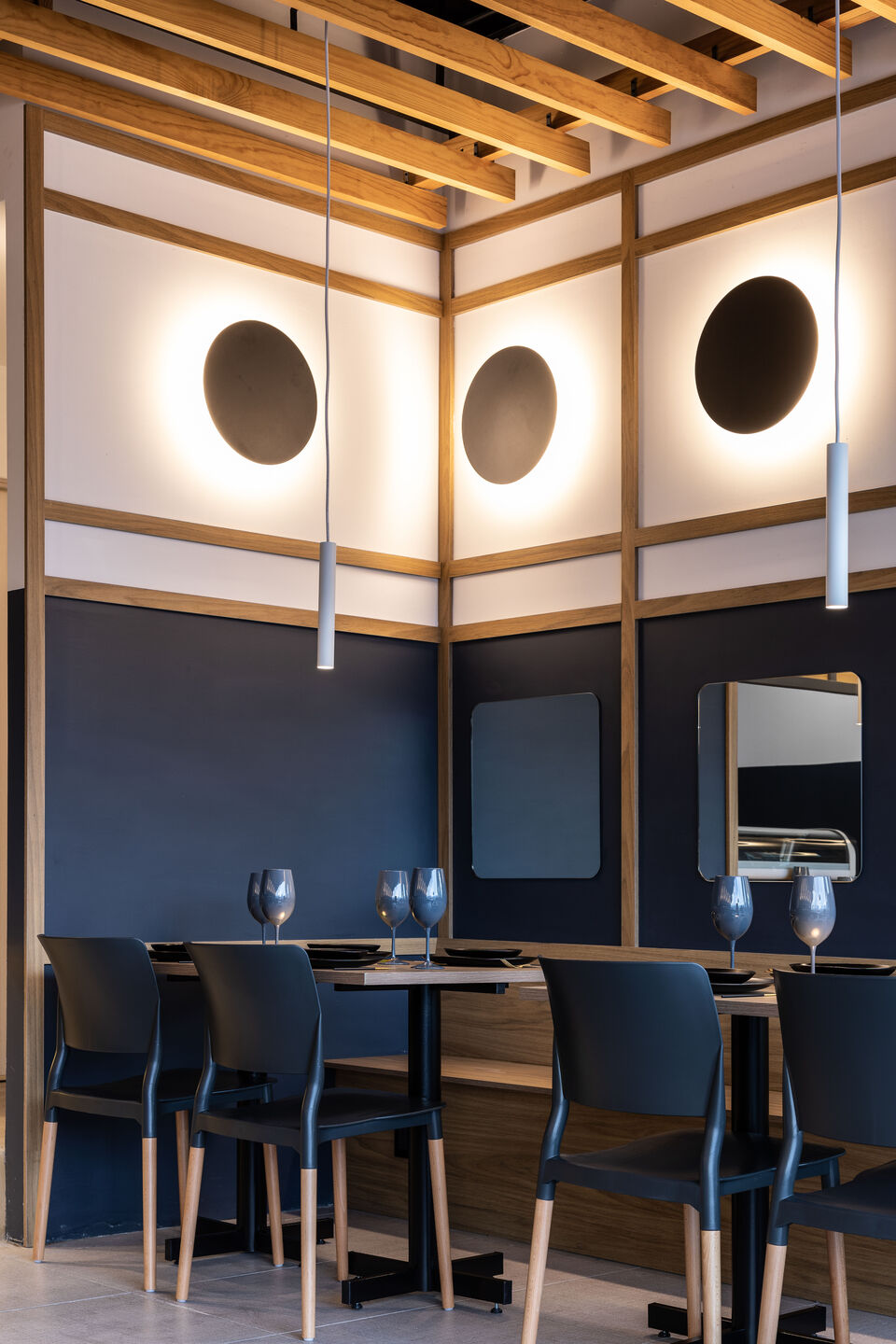 Discover Suspended ceilings Restaurants Design Ideas and Pictures ...