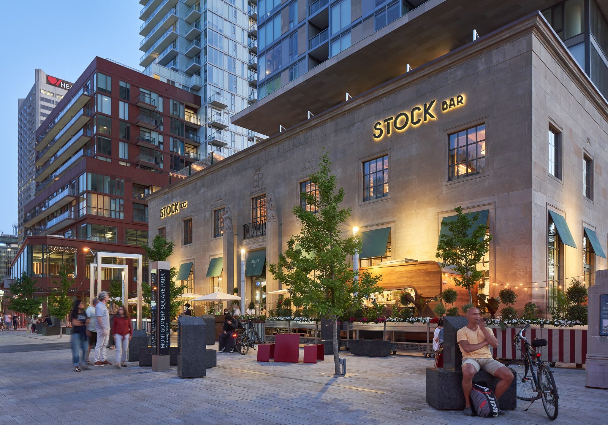 Montgomery Square | Michael Muraz Photography | Archello