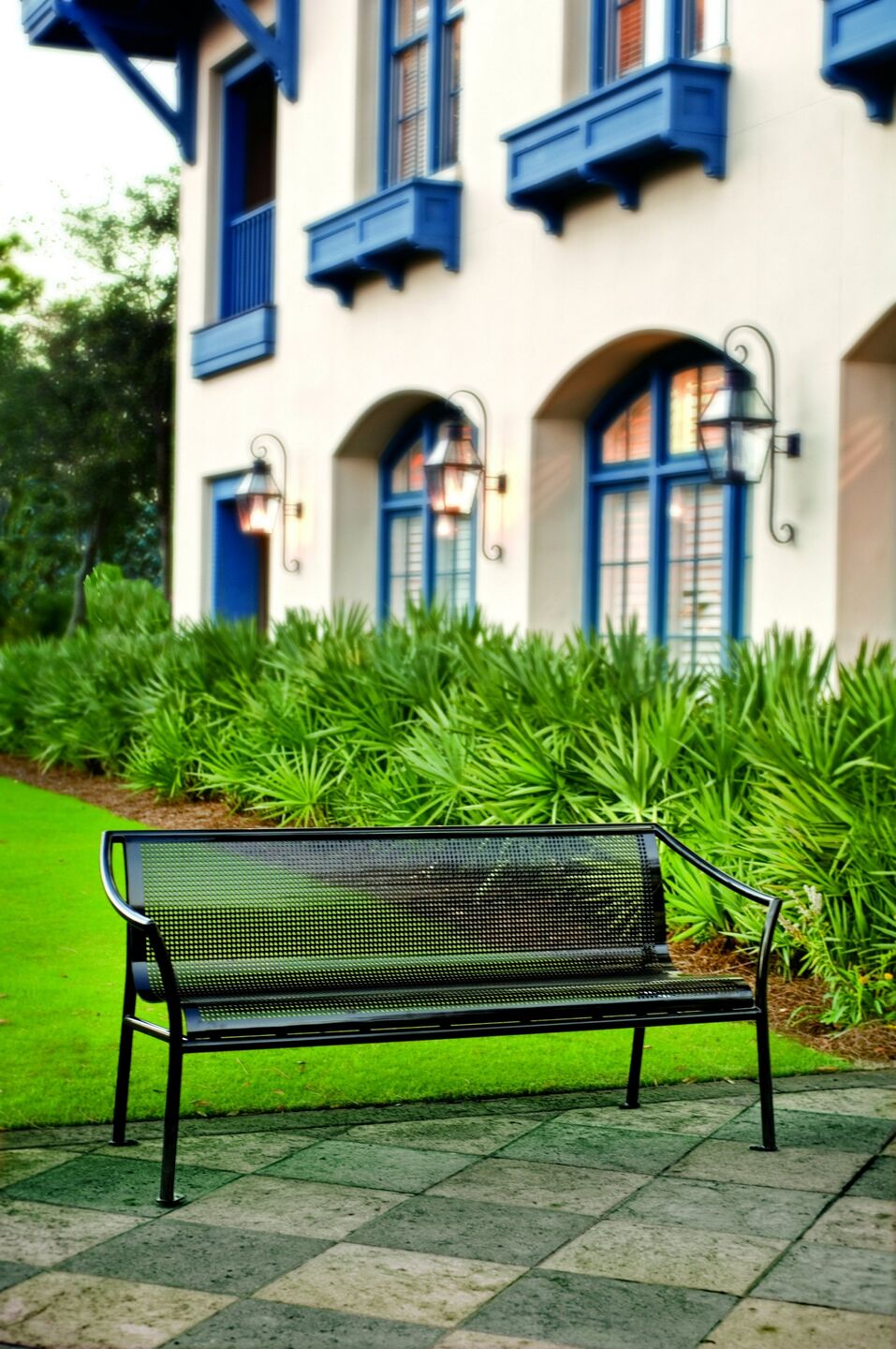 Towne Square Bench by Landscape Forms | Archello