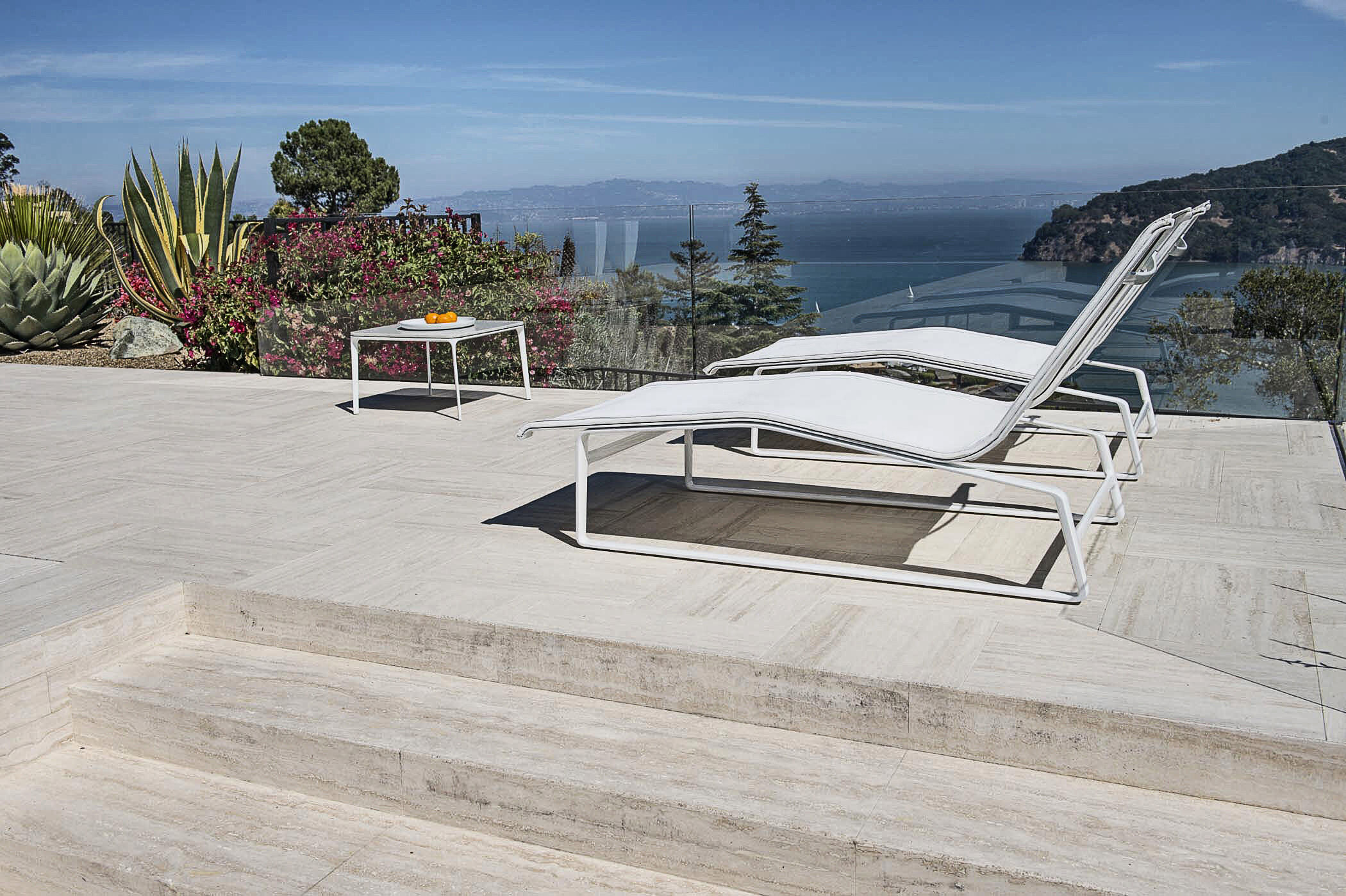 Cochran Chaise Lounge by Landscape Forms | Archello
