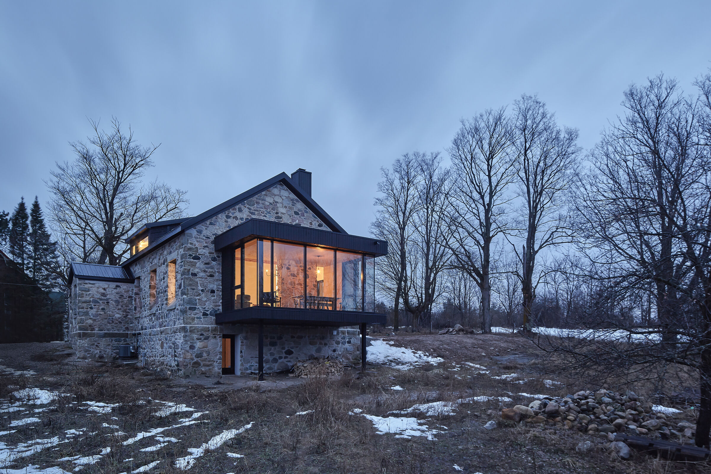 154, Schoolhouse Grey | WORKS OFFICE of Brian O'Brian Architect | Archello