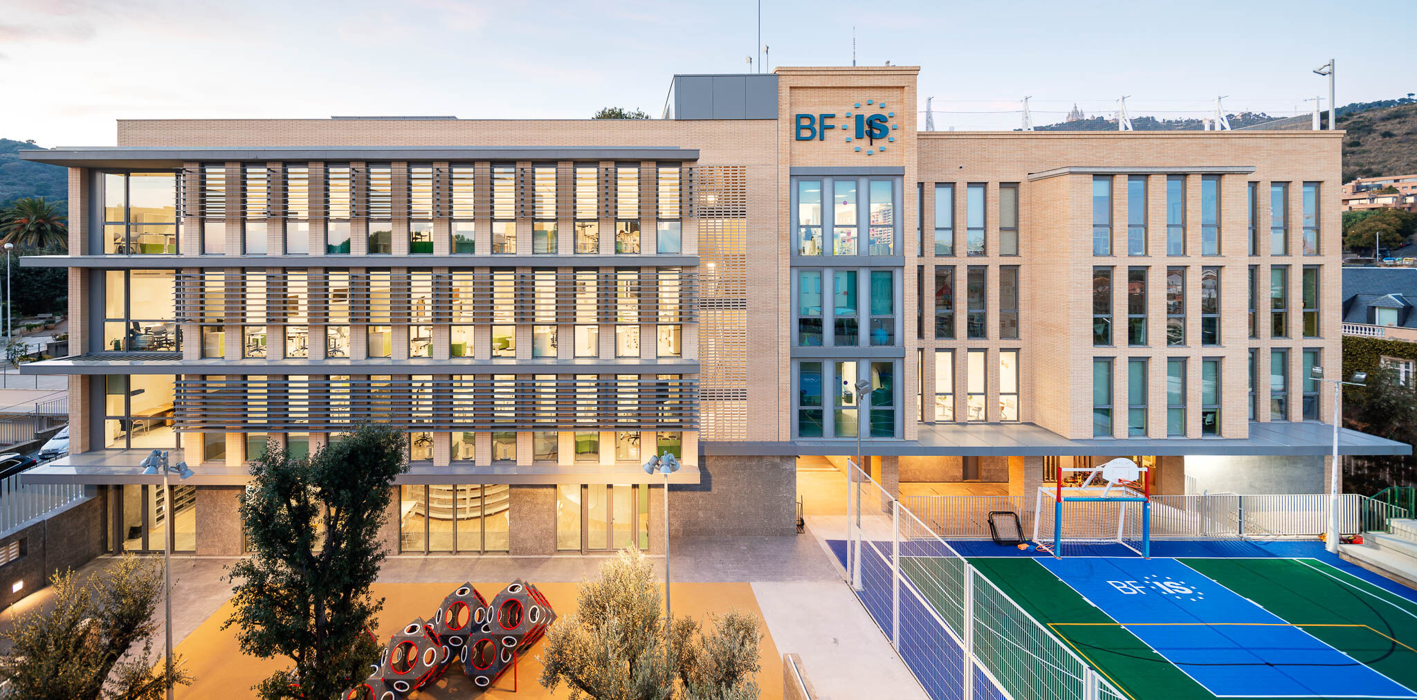 Benjamin Franklin School | XG-arquitectura | Archello