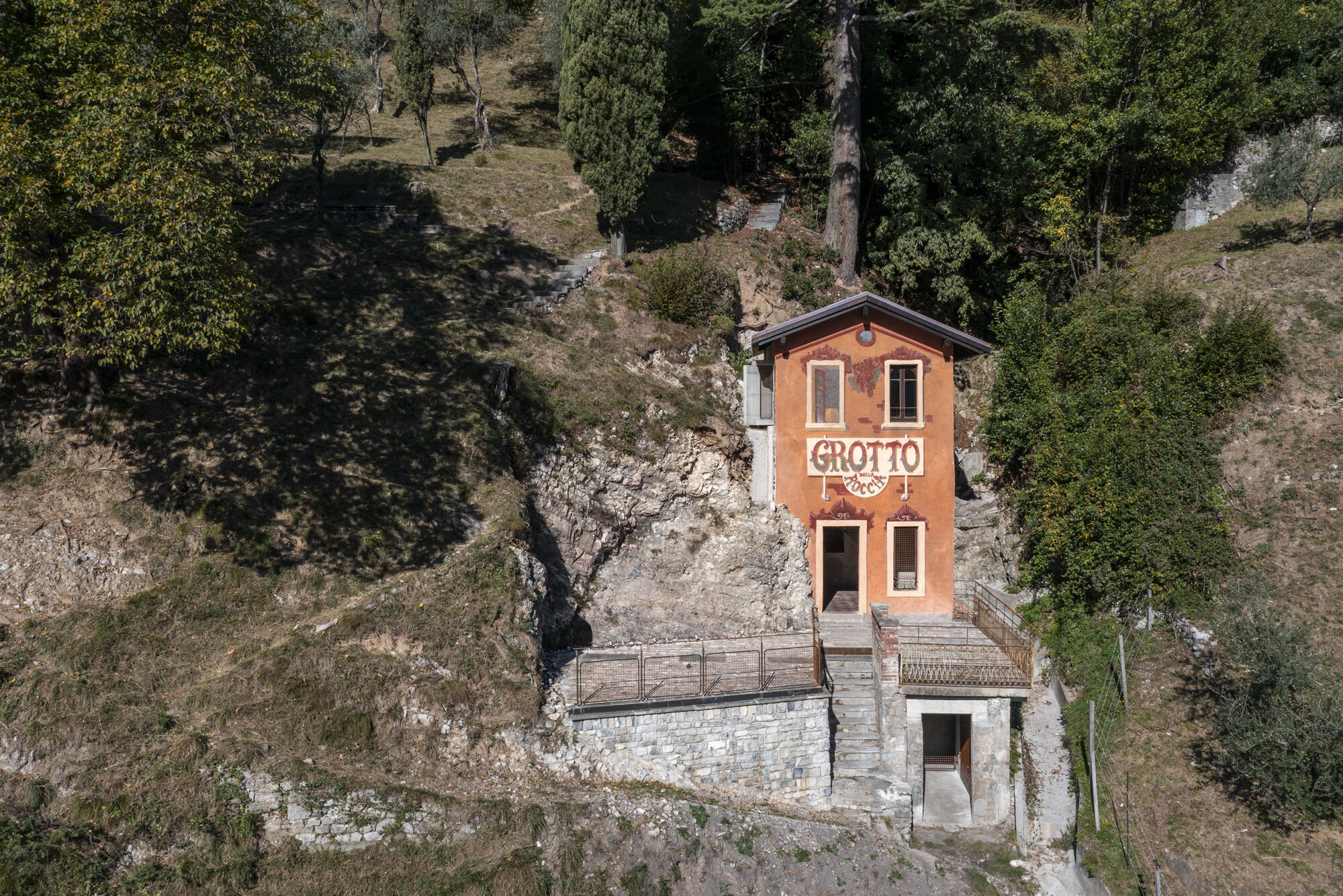 Grotto della Roccia | Enrico Sassi Architetto | Archello