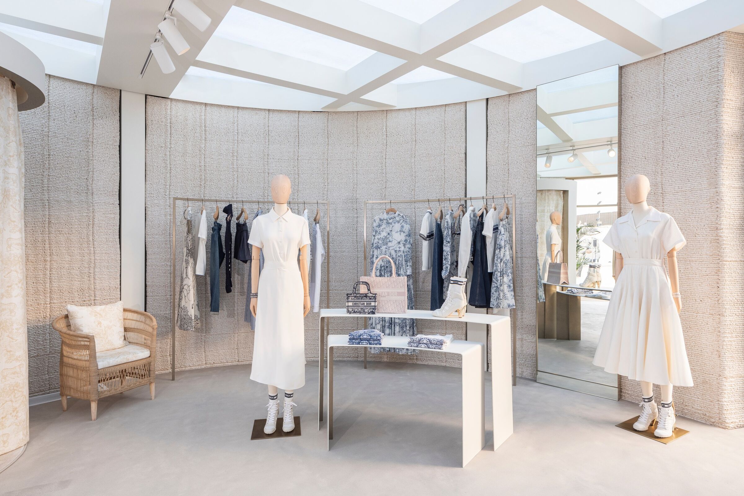 Gallery of Pop-up store Dior | WASP - World’s Advanced Saving Project ...