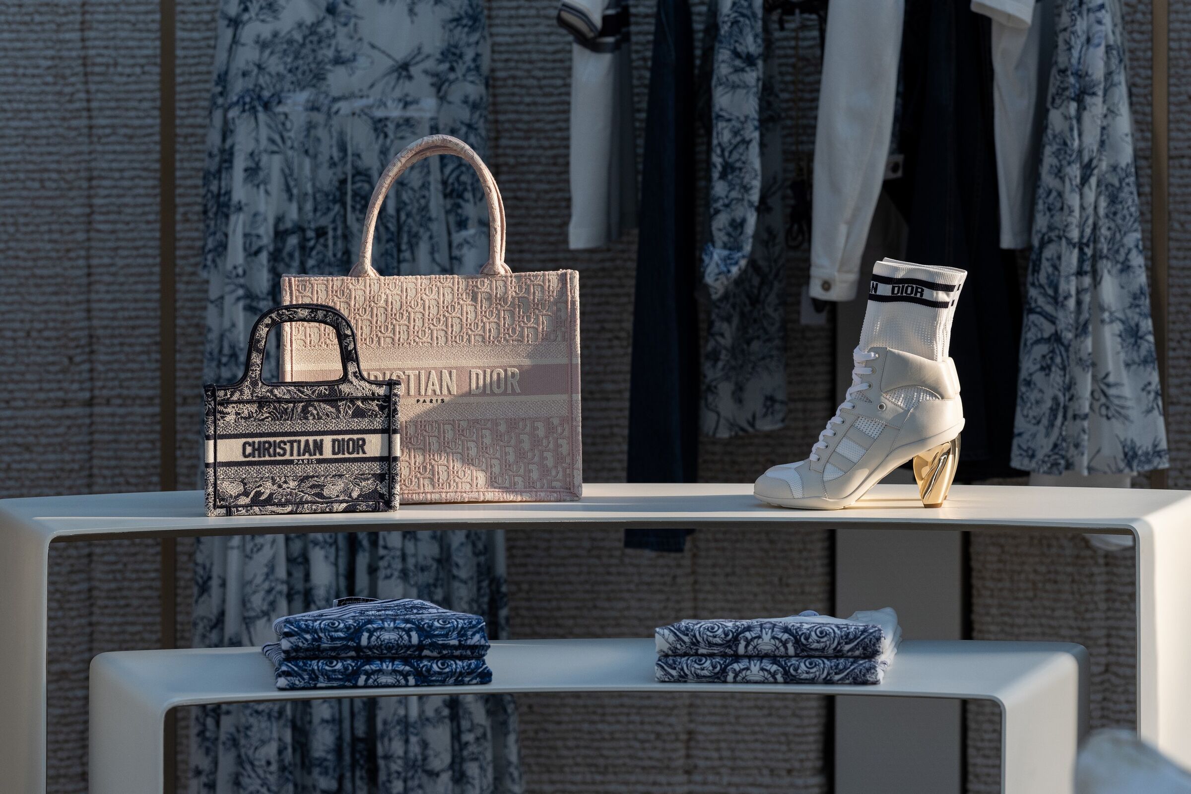 Gallery of Pop-up store Dior | WASP - World’s Advanced Saving Project ...