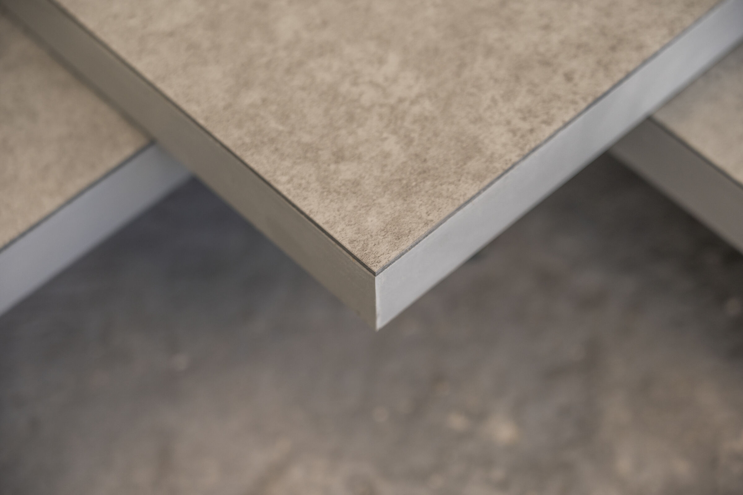 RAISED ACCESS FLOOR GAMAFLOR PAC FINISHED HPV LIDER by Polygroup | Archello