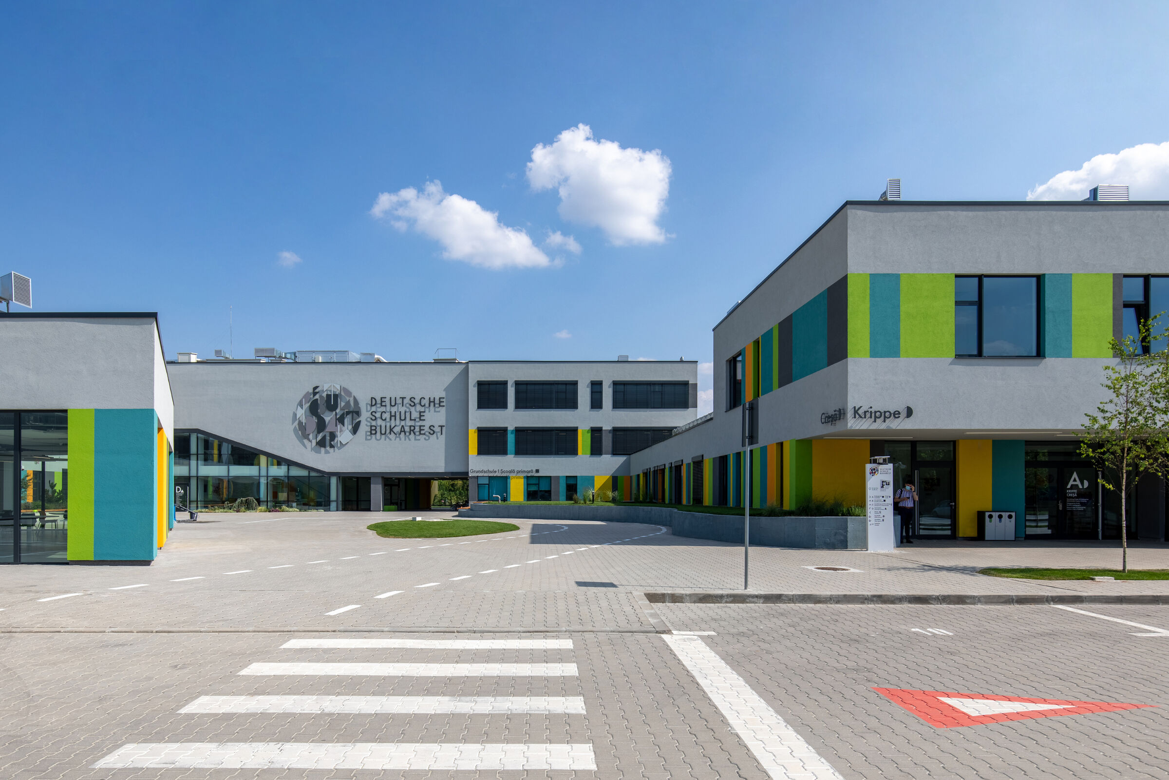 Gallery of DSBU New School Campus | TECTO Arhitectura | Media - 2