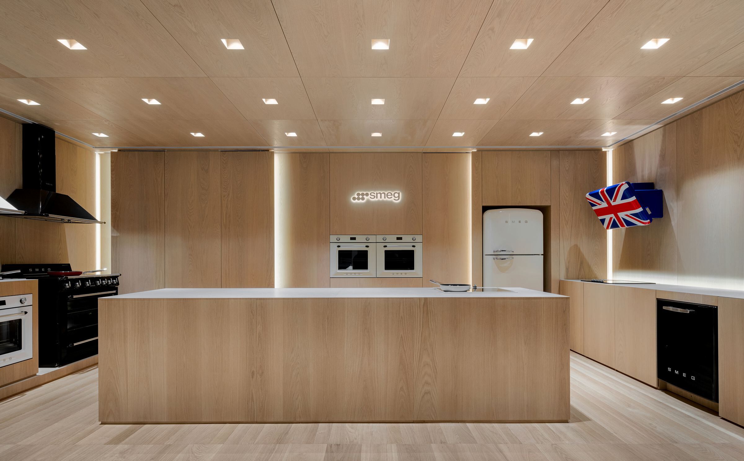 Gallery of SMEG Flagship Store | Betwin Space Design | Media - 1