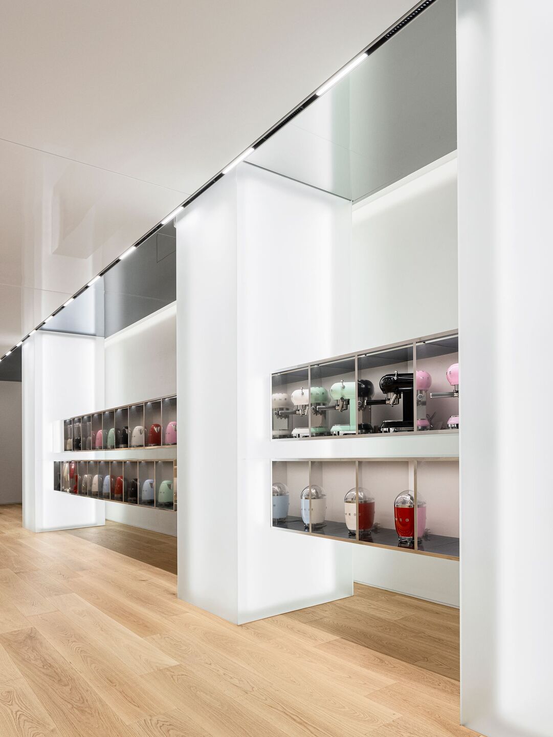 Gallery of SMEG Flagship Store | Betwin Space Design | Media - 16