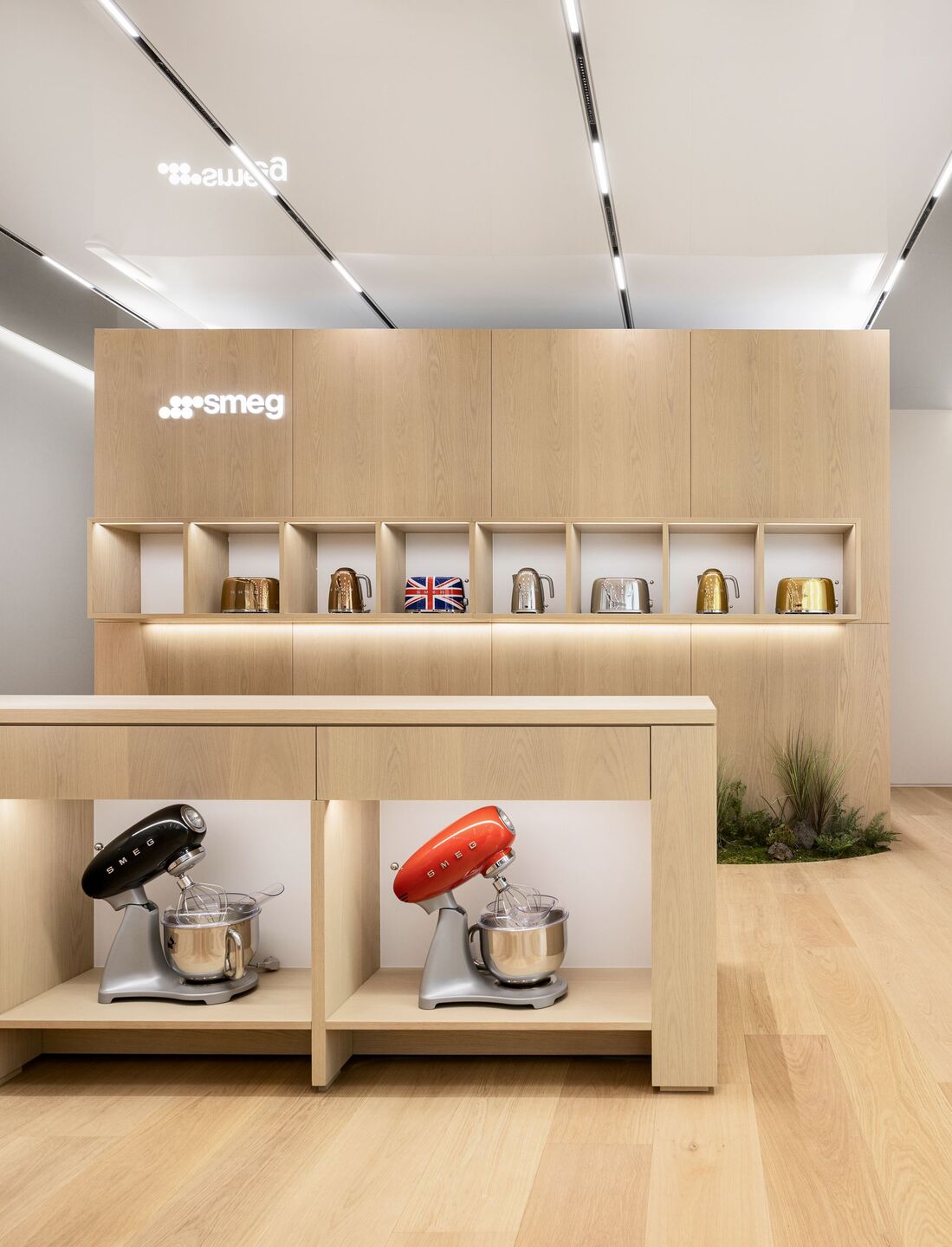 Gallery of SMEG Flagship Store | Betwin Space Design | Media - 17