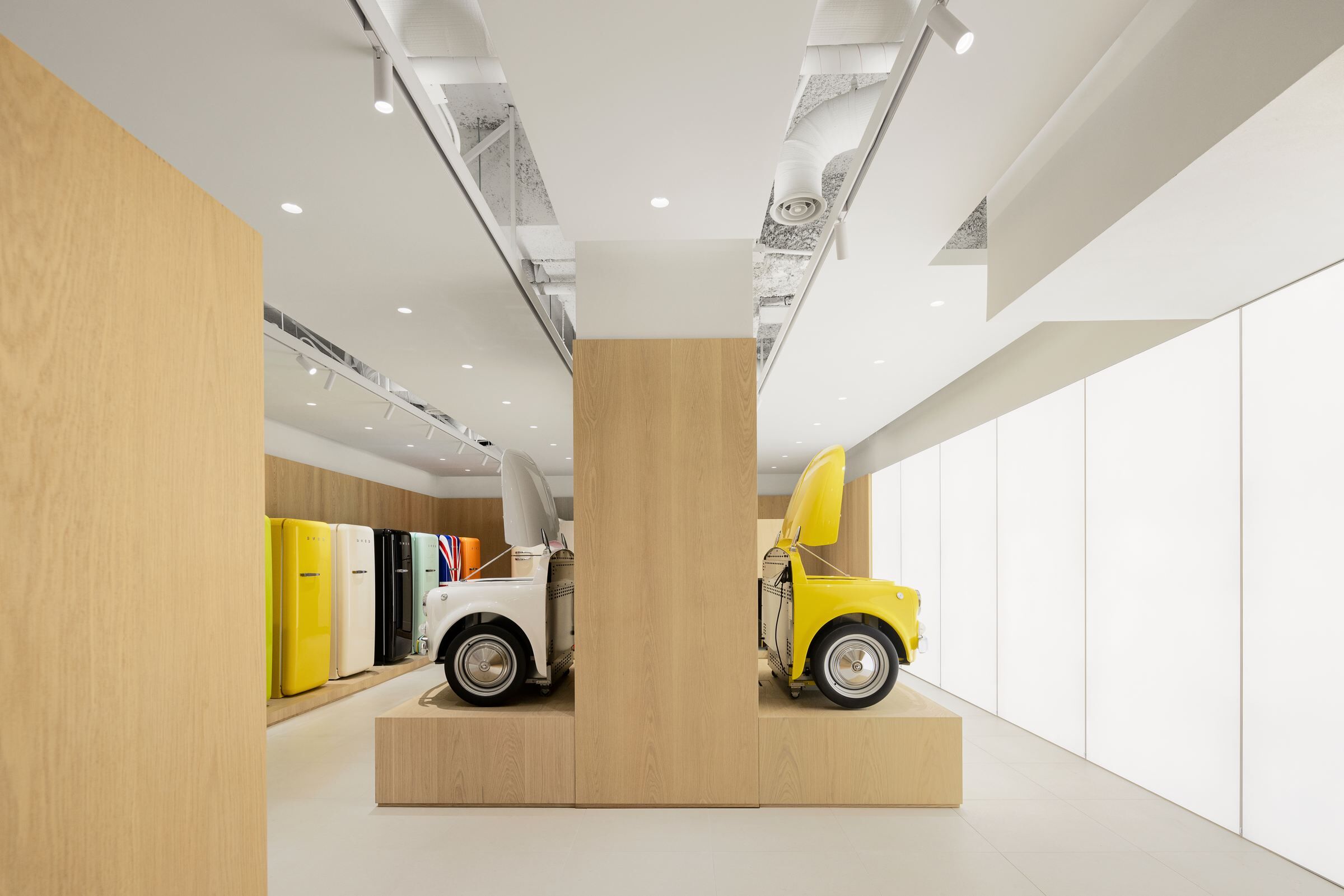 Gallery of SMEG Flagship Store | Betwin Space Design | Media - 26