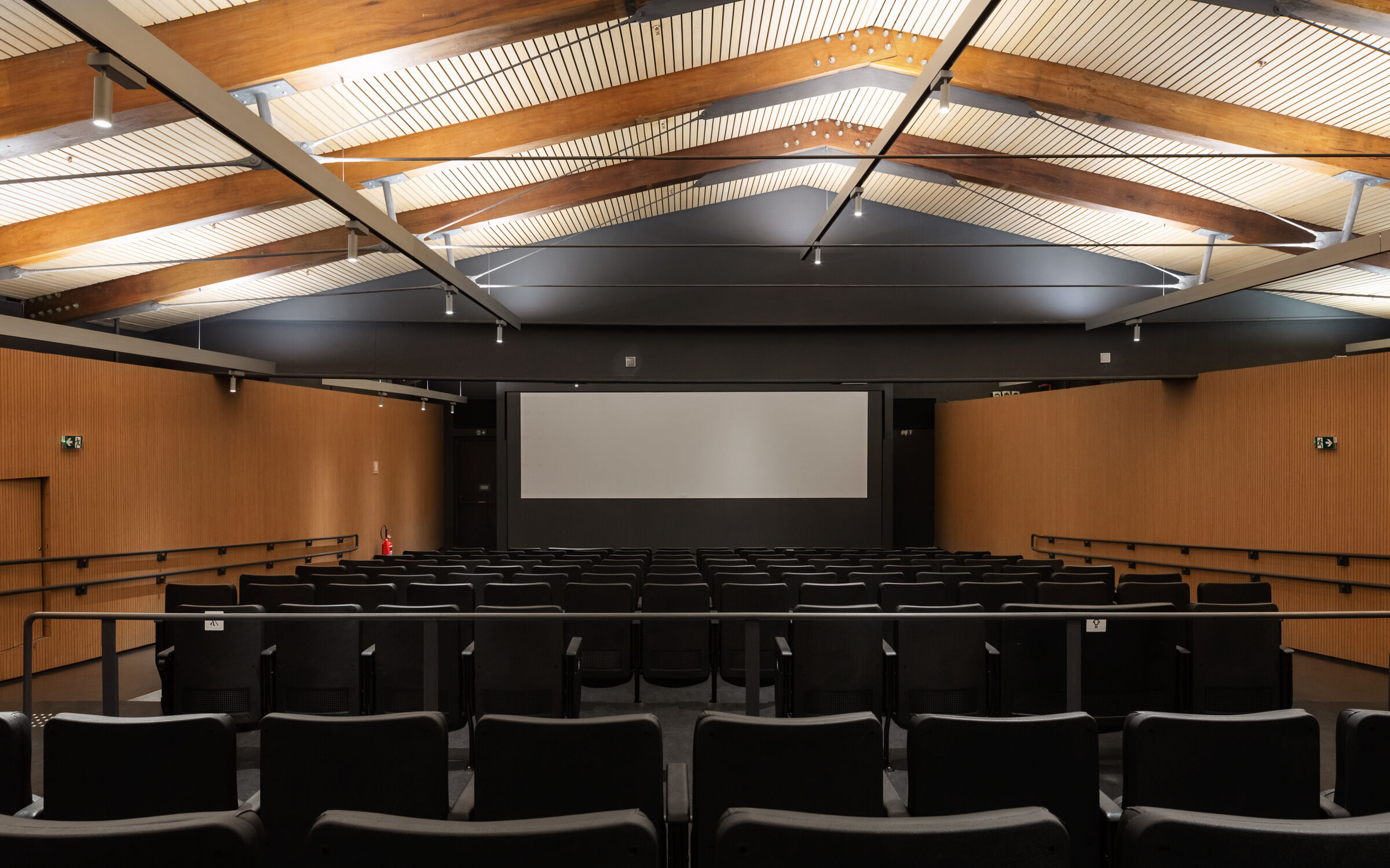 Discover Modular lighting systems Museums Design Ideas and Pictures ...