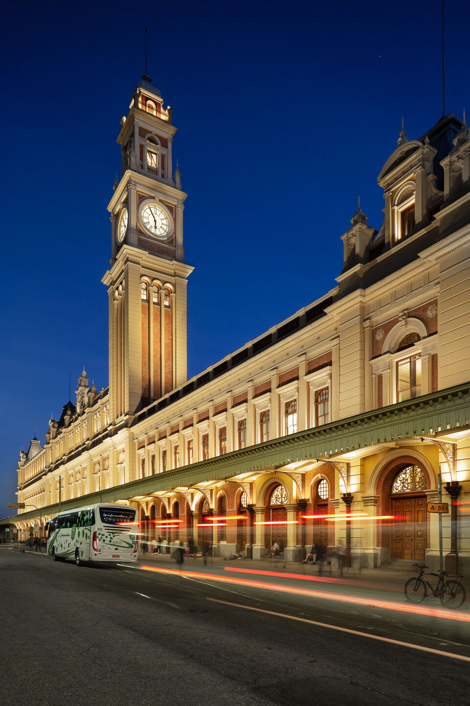 Discover Linear lighting Museums Design Ideas and Pictures | Archello