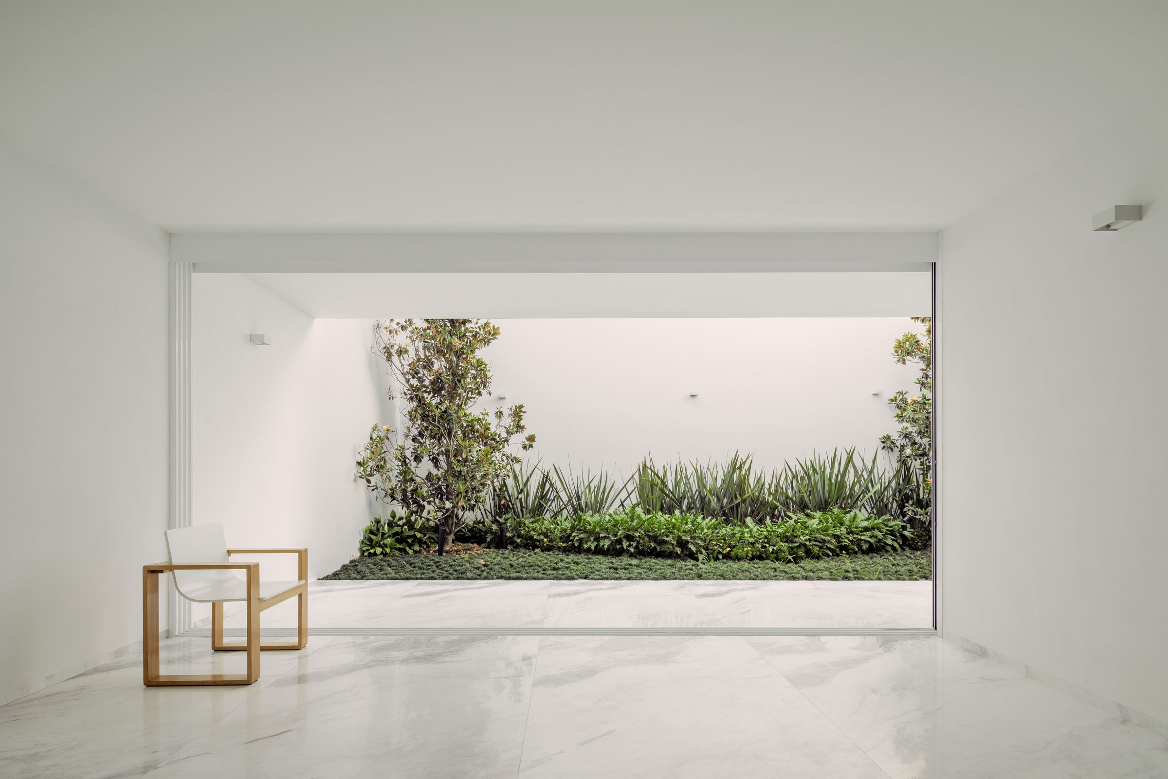 Casa en la Piedad by Cotaparedes Arquitectos offers an exploration of ...