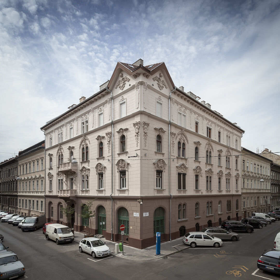 Classicist tenement | BAUMIT | Archello