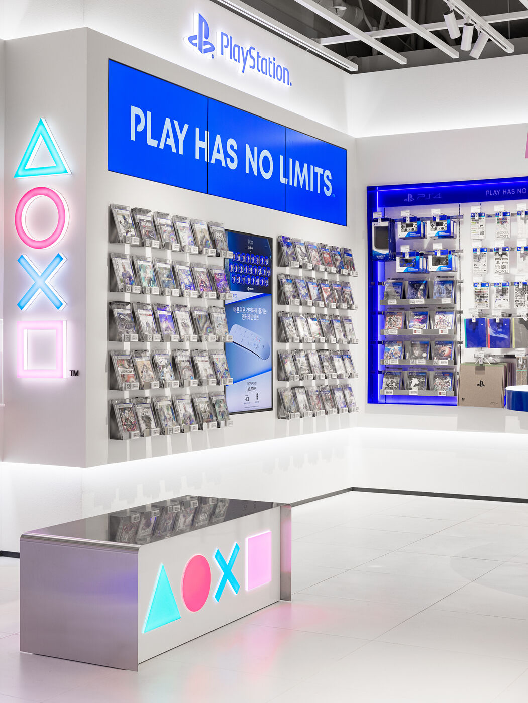 Gallery of PlayStation New Store | STUDIO IMA | Media - 3