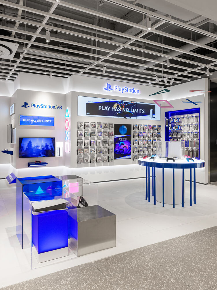 Gallery of PlayStation New Store | STUDIO IMA | Media - 9