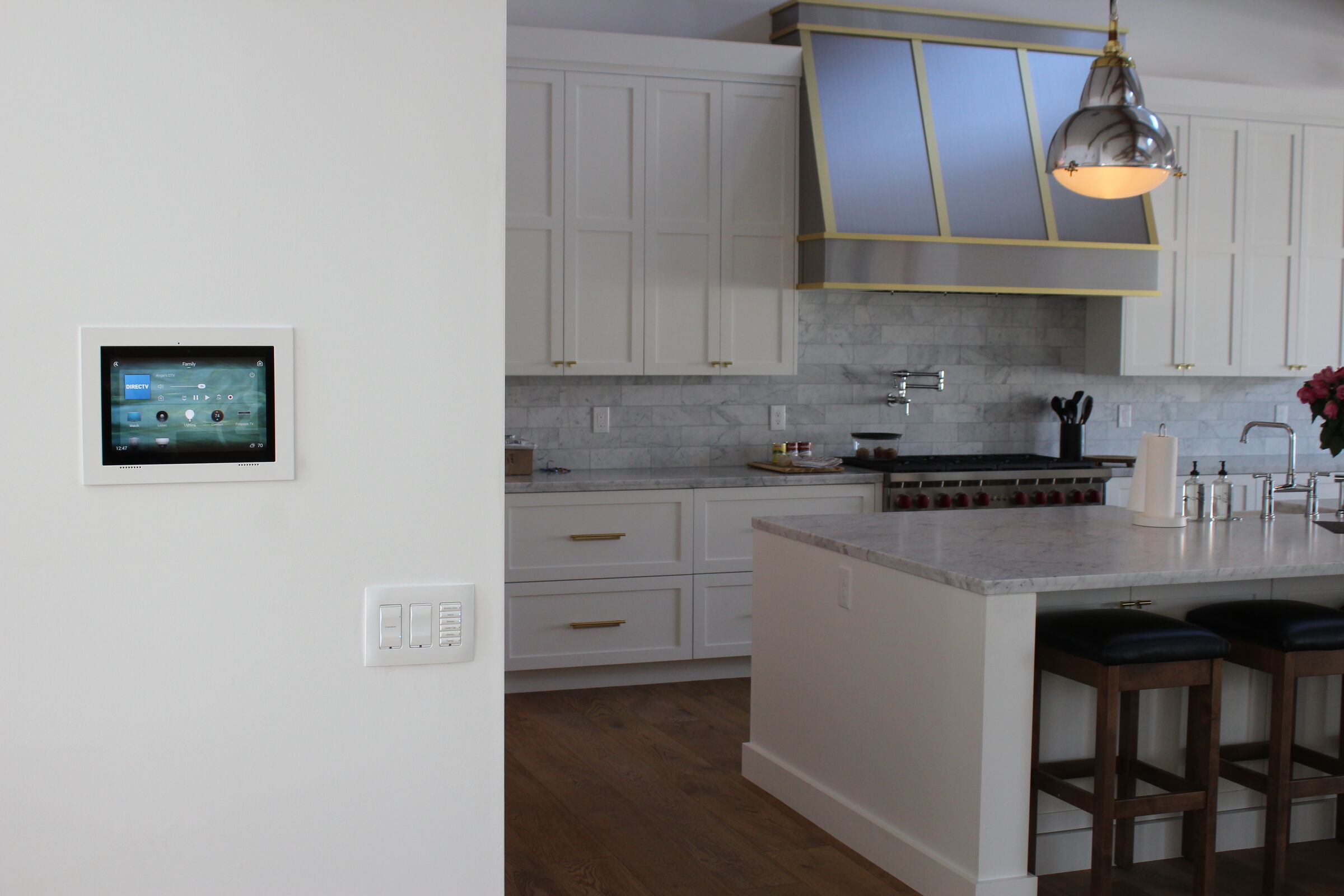 Control 4 Flush Wall Mounts by Wall-Smart Ltd. | Archello