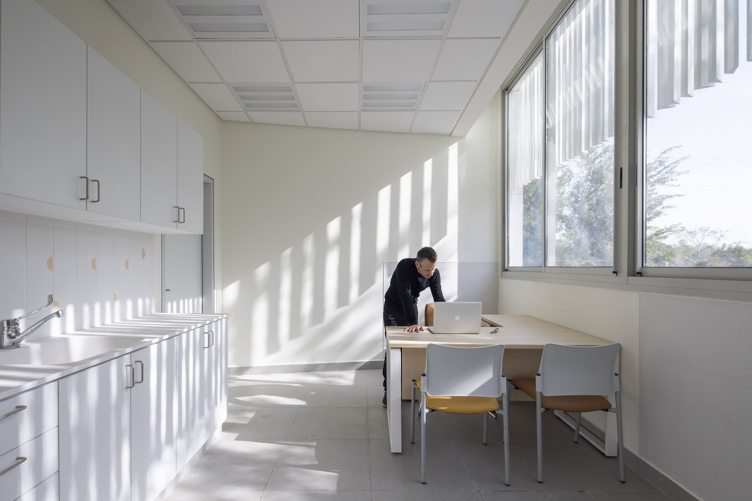 Gallery of Nof Yam Public Health Clinic | Doron Sheinman Architects ...
