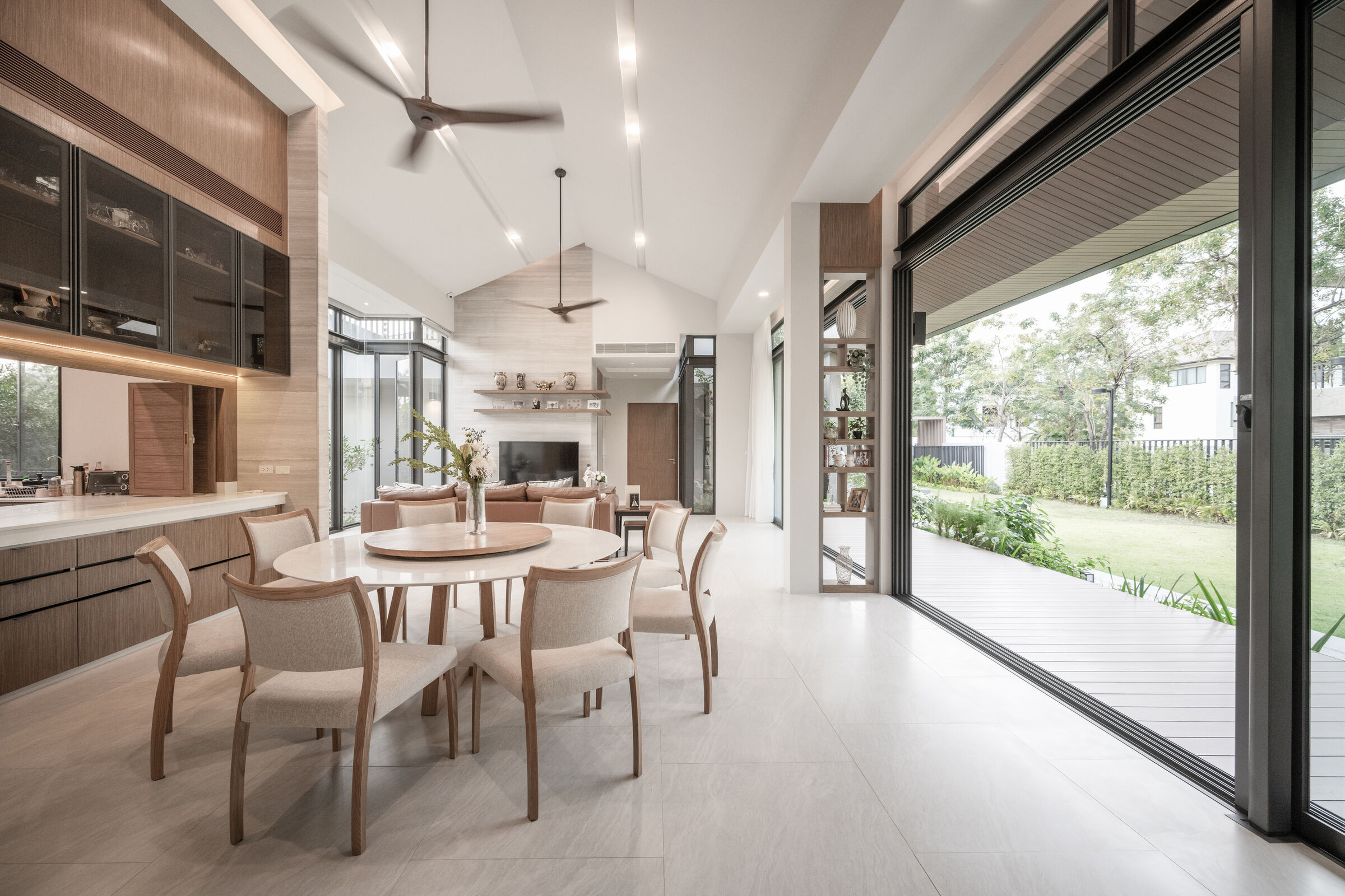 Gallery of Houses of T(h)ree | makeAscene | Media - 22