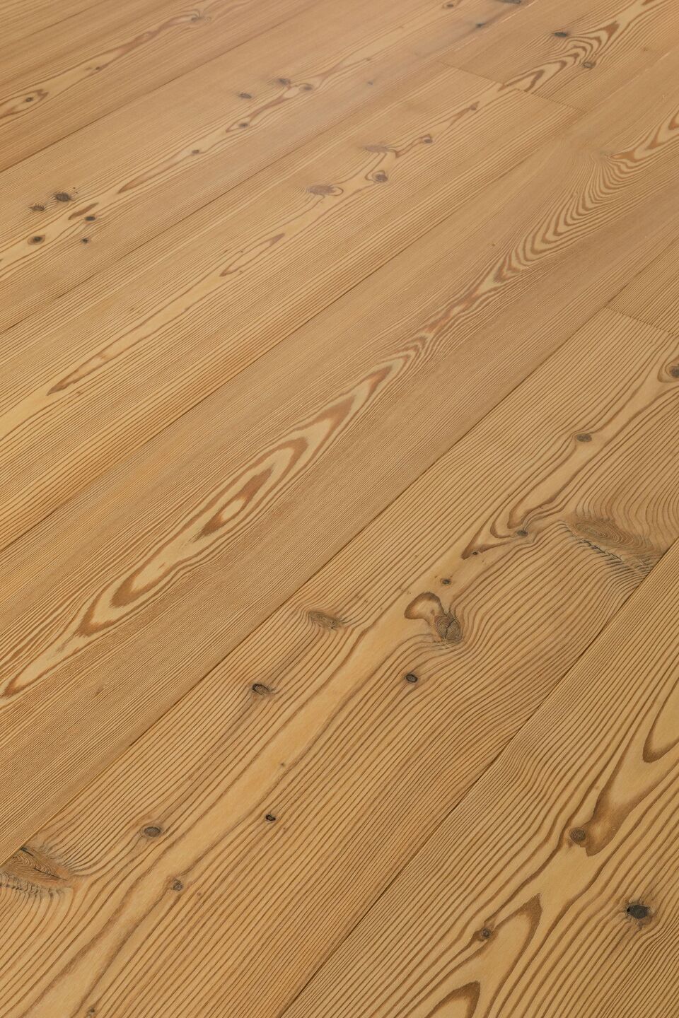 Larch aged natura par {marque} | Archello