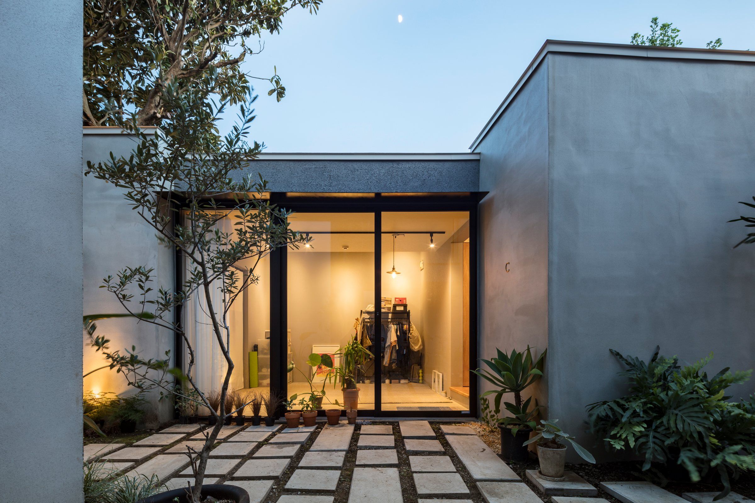 Folding screen row house in Daita | DOG | Archello